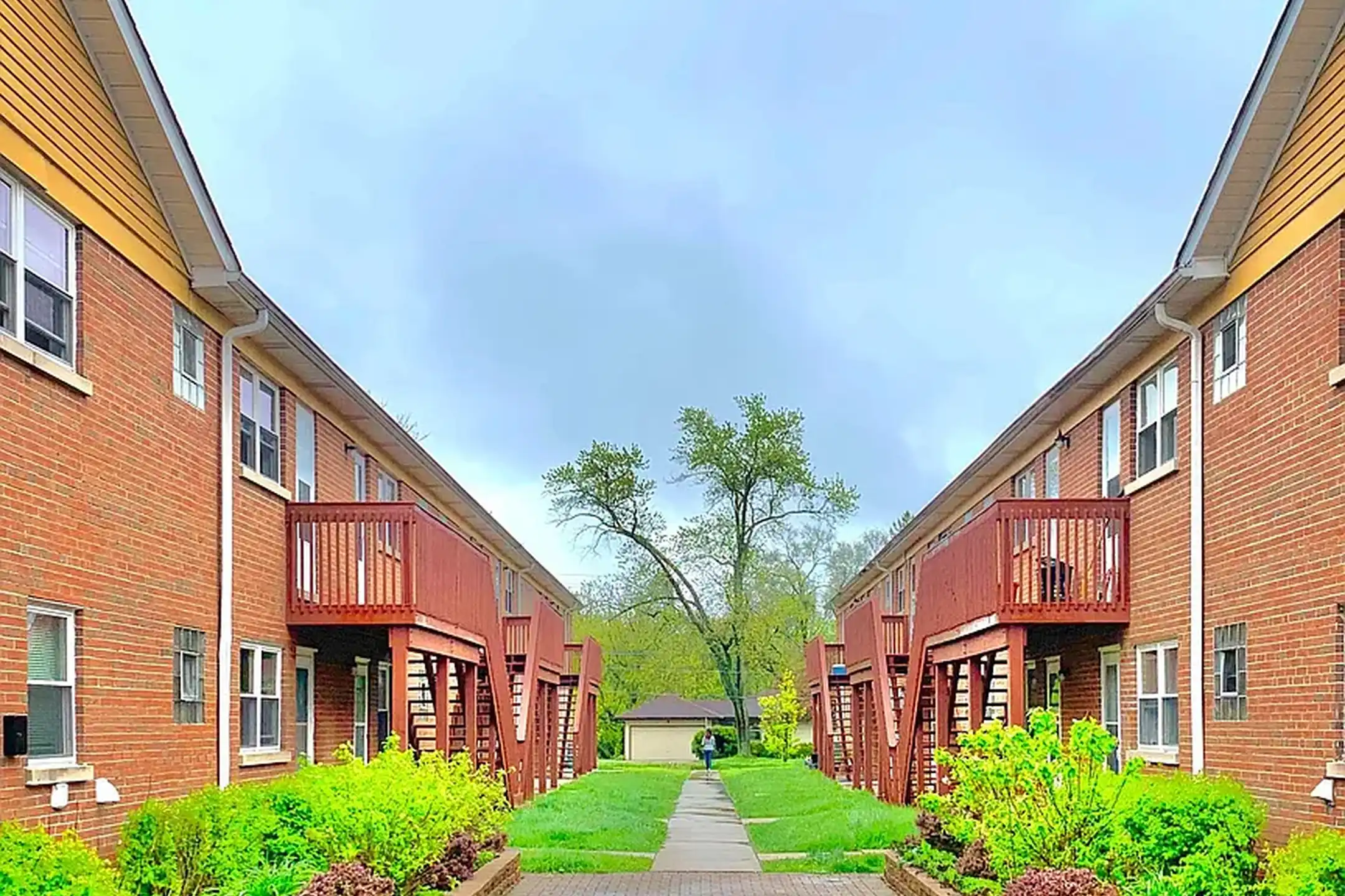 Palatine Park Apartments - Palatine, IL 60067 | ApartmentGuide.com