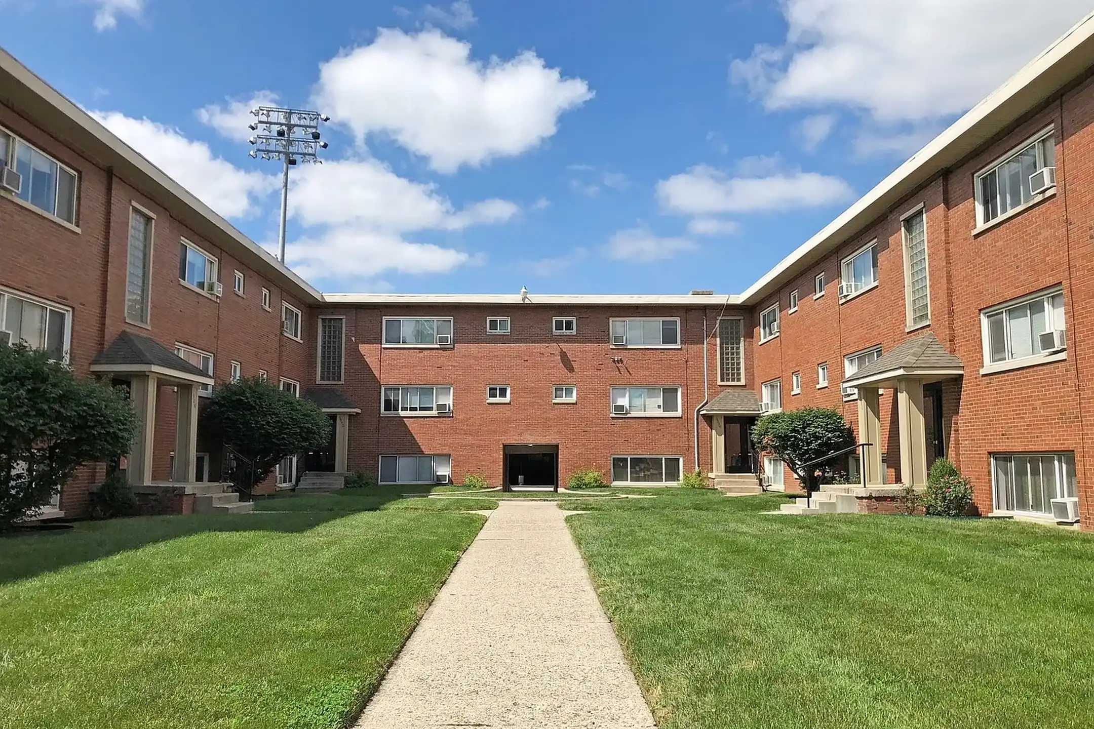 Maple Court - Indianapolis, IN 46205 | ApartmentGuide.com