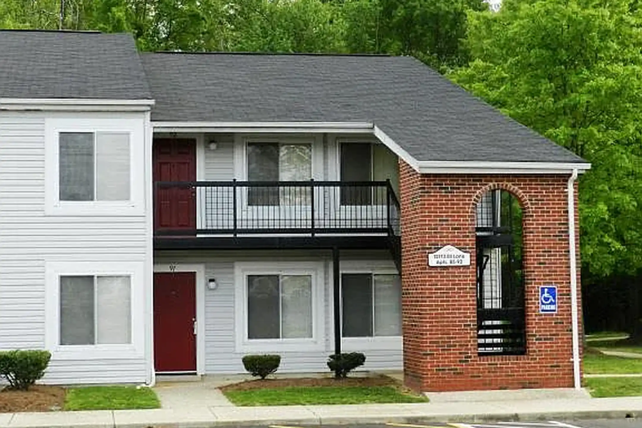 Pine View Apartments - Waldorf, MD 20602 | ApartmentGuide.com