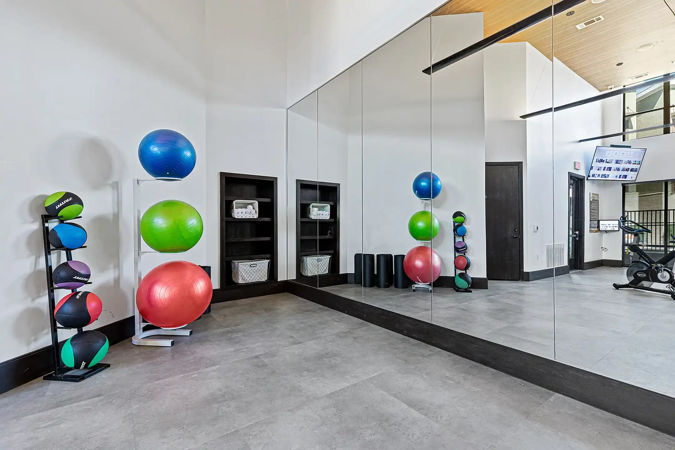 Bell Gateway Village - Plano, TX 75074 | ApartmentGuide.com