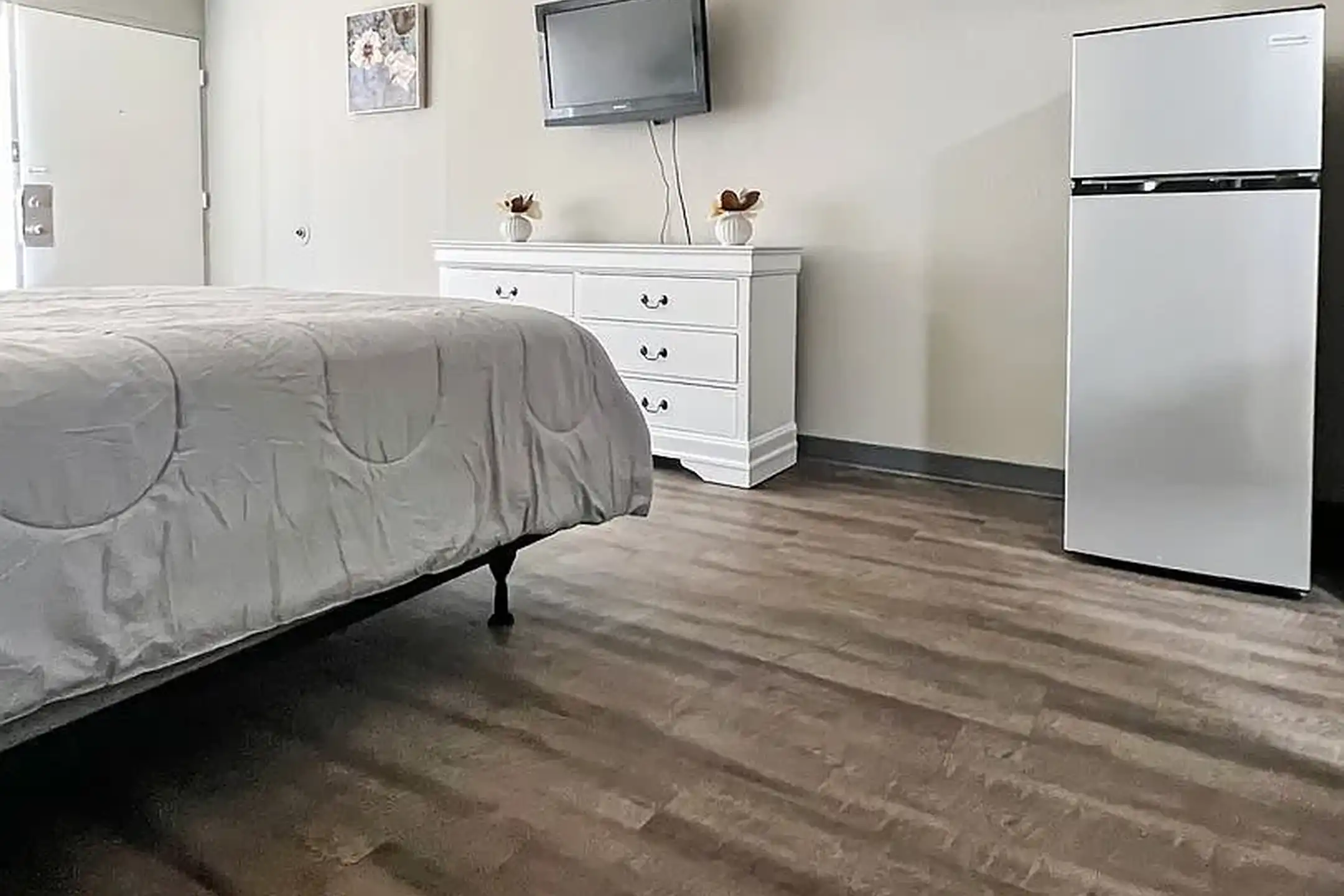 Flex Studio Apartments - Tuscaloosa, AL 35405 | ApartmentGuide.com