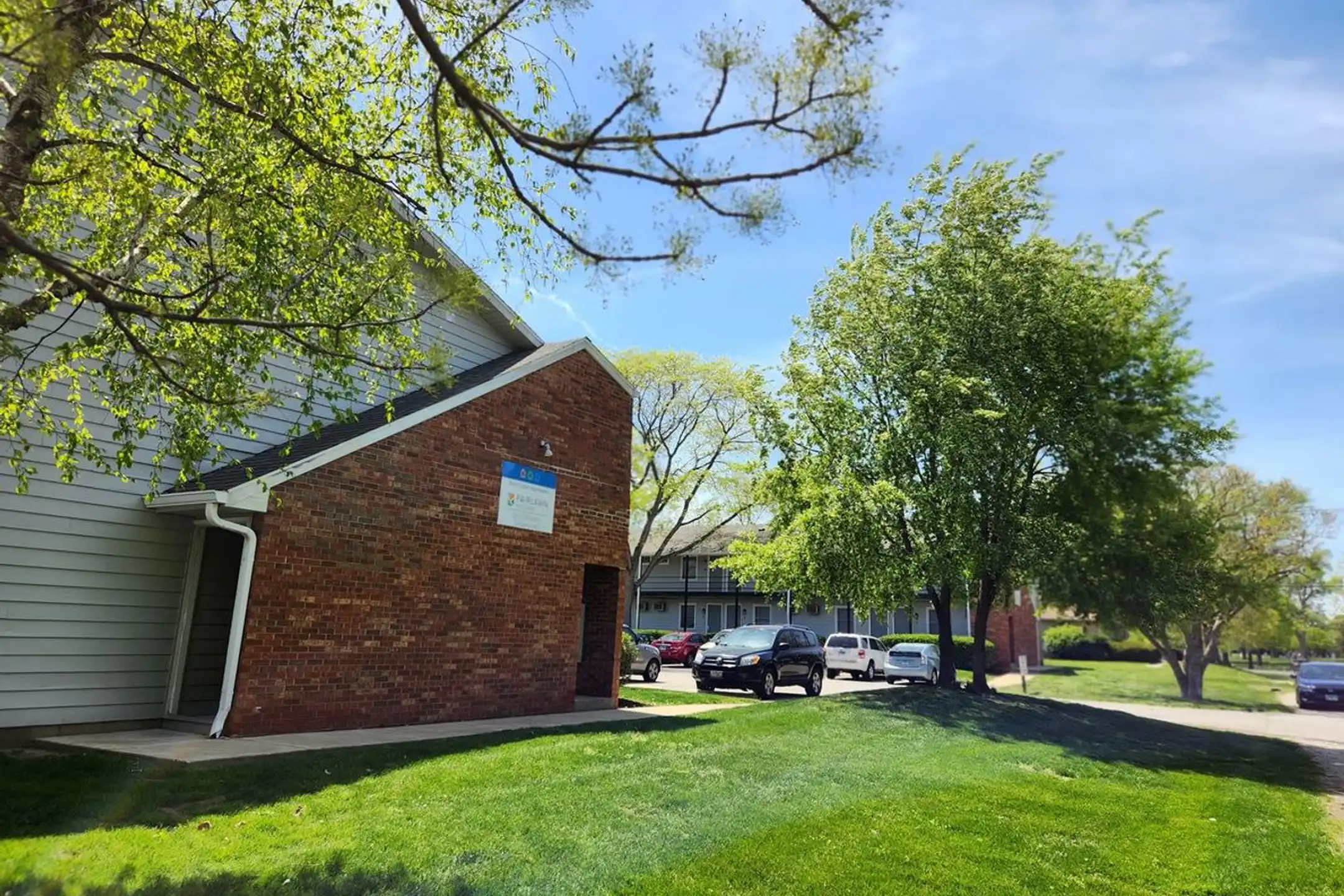 305 Birch St unit 311-8 - Champaign, IL 61820 | ApartmentGuide.com