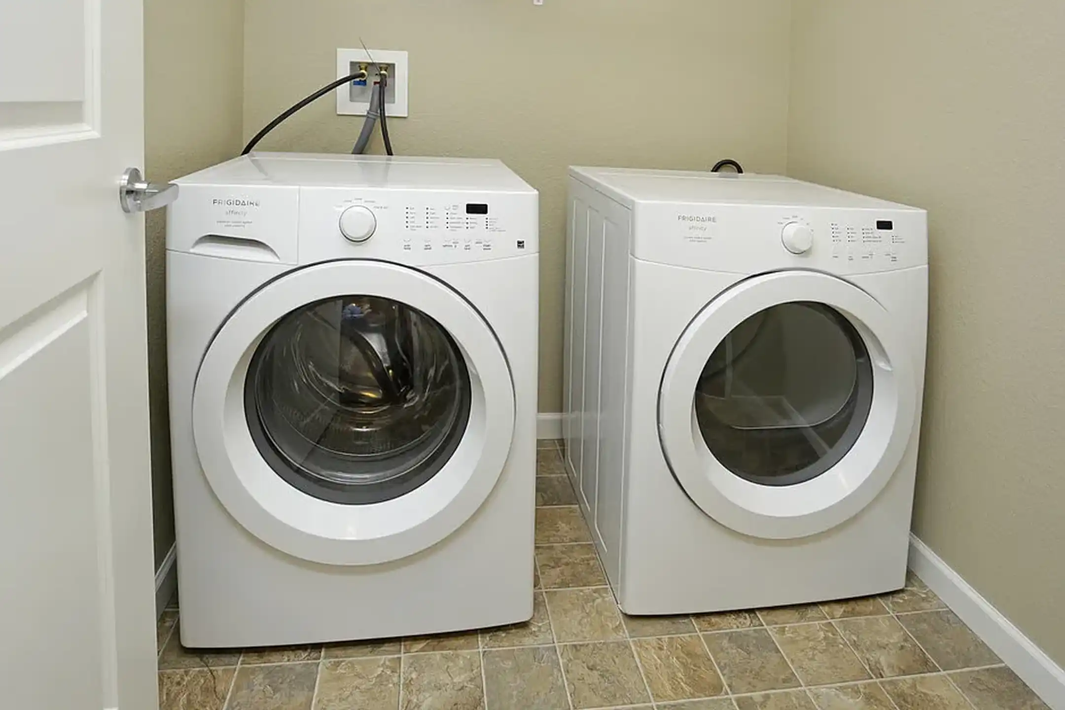 Lyndale Plaza - Richfield, MN 55423 | ApartmentGuide.com