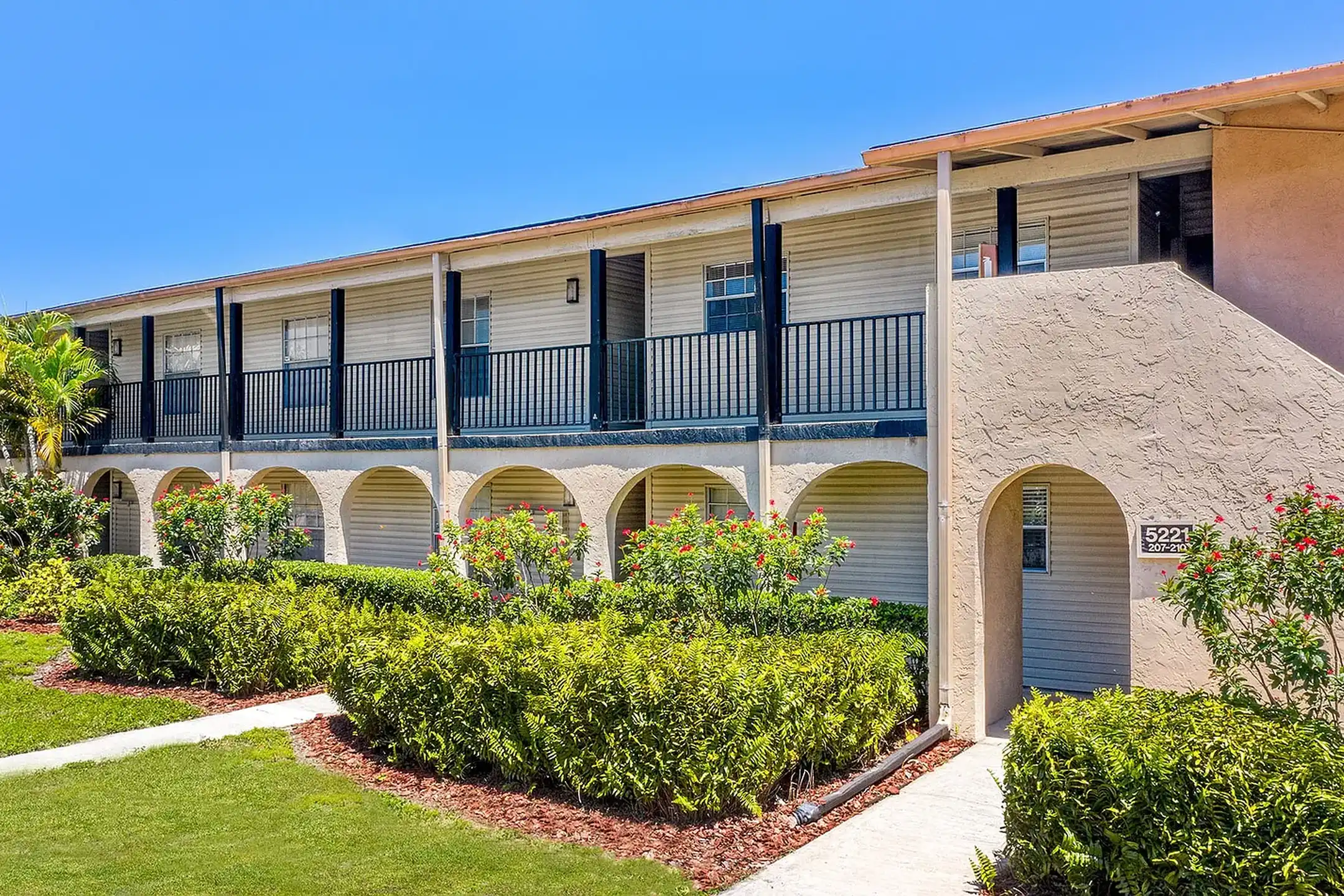 The Legacy Apartments - Tampa, FL 33603 | ApartmentGuide.com