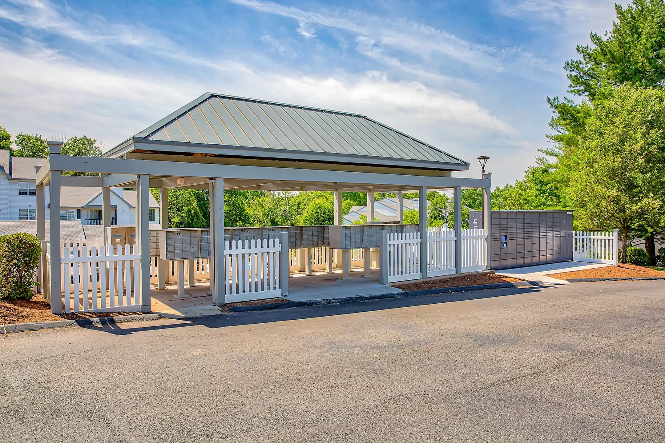 Middletown Brooke Apartments - Middletown, CT 06457 | ApartmentGuide.com
