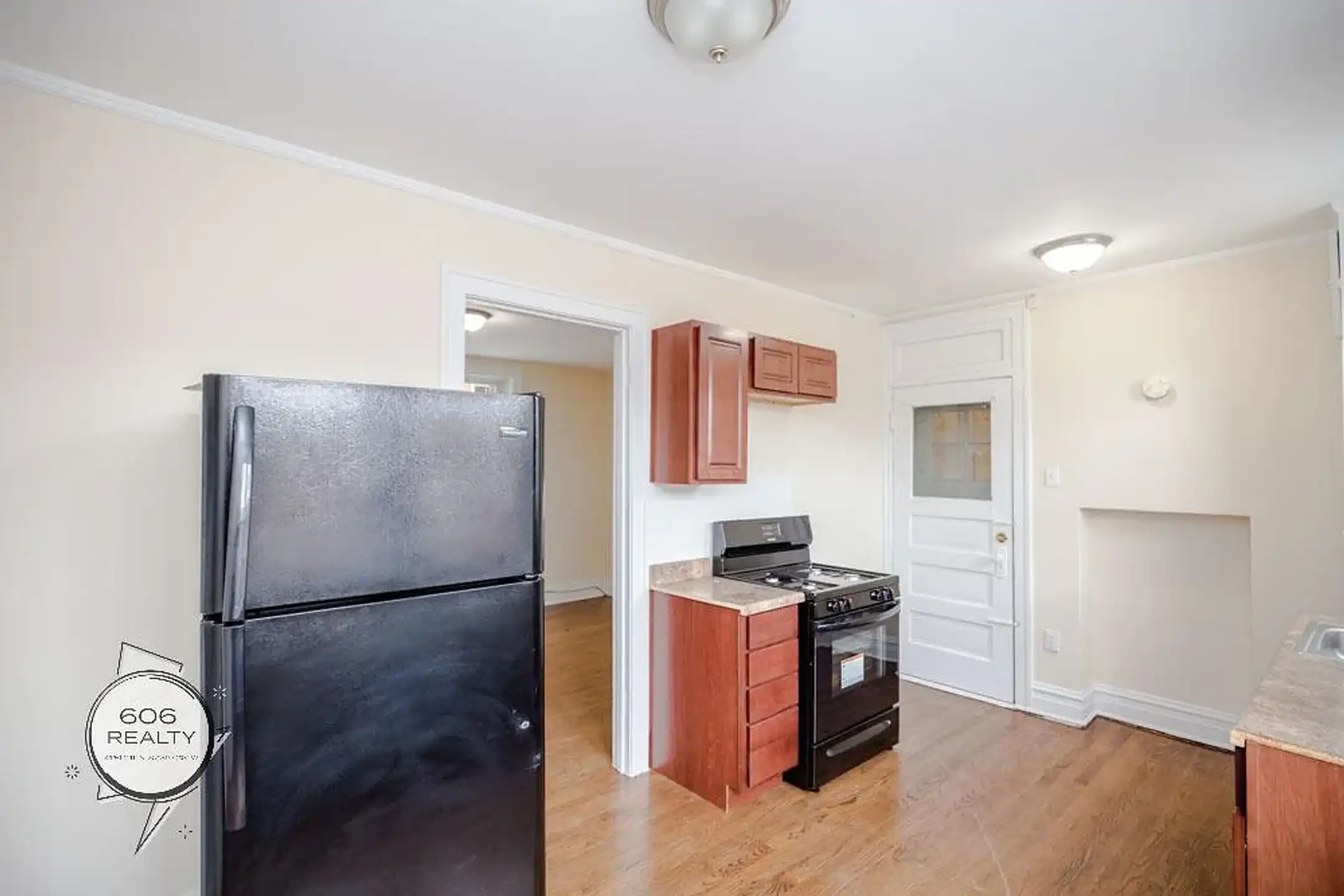 5011 W. Cermak Rd - Cicero, IL 60804 | ApartmentGuide.com