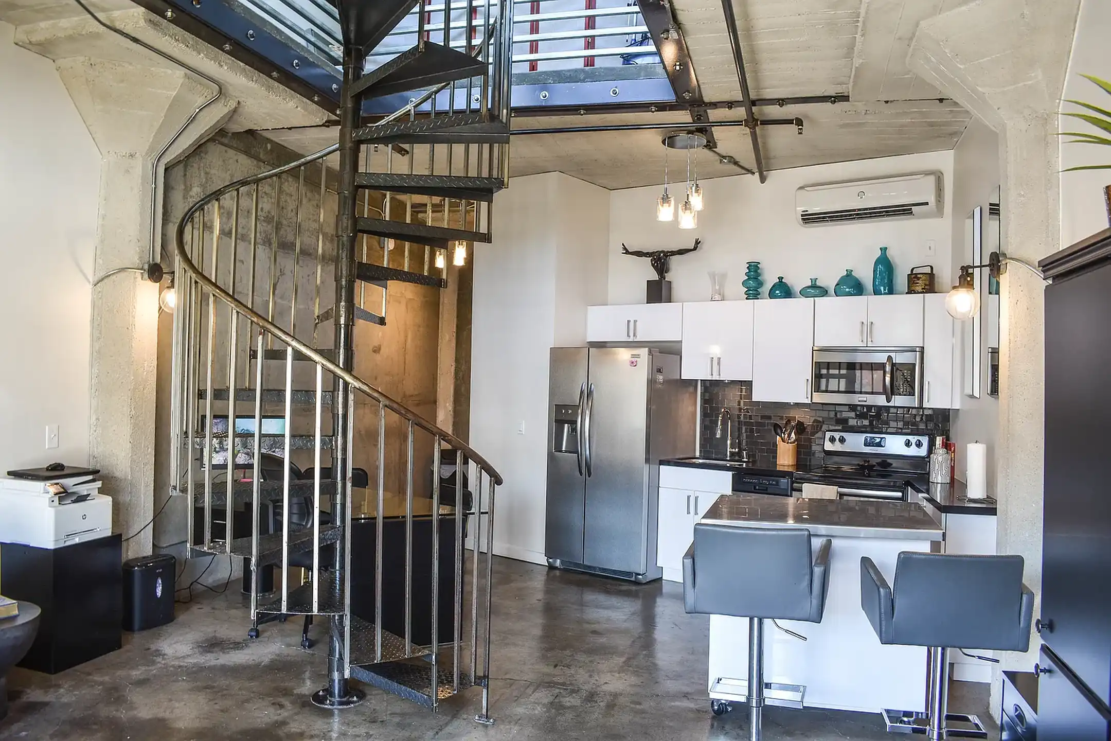 Cosmo Lofts - Los Angeles, CA 90028 | ApartmentGuide.com