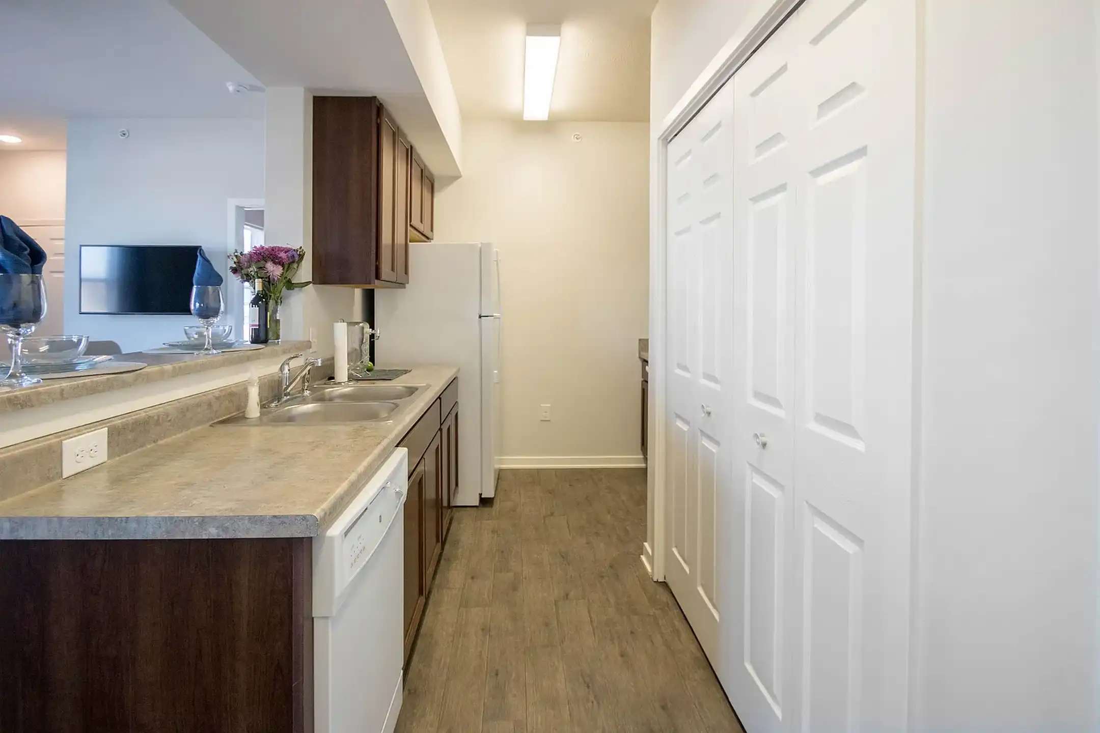 Aspen Grove Apartments - Omaha, NE 68122 | ApartmentGuide.com