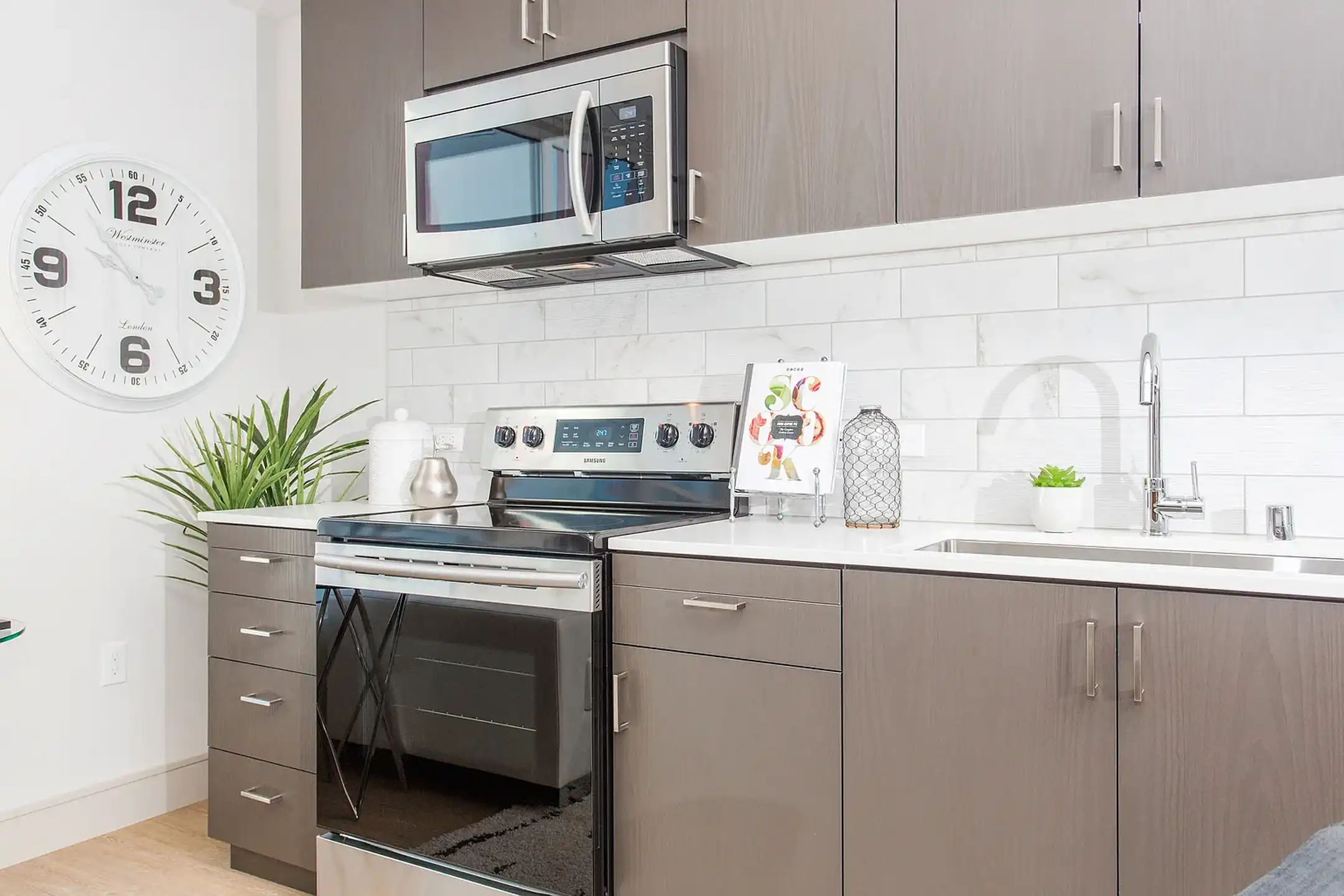 MacArthur Commons - Oakland, CA 94609 | ApartmentGuide.com