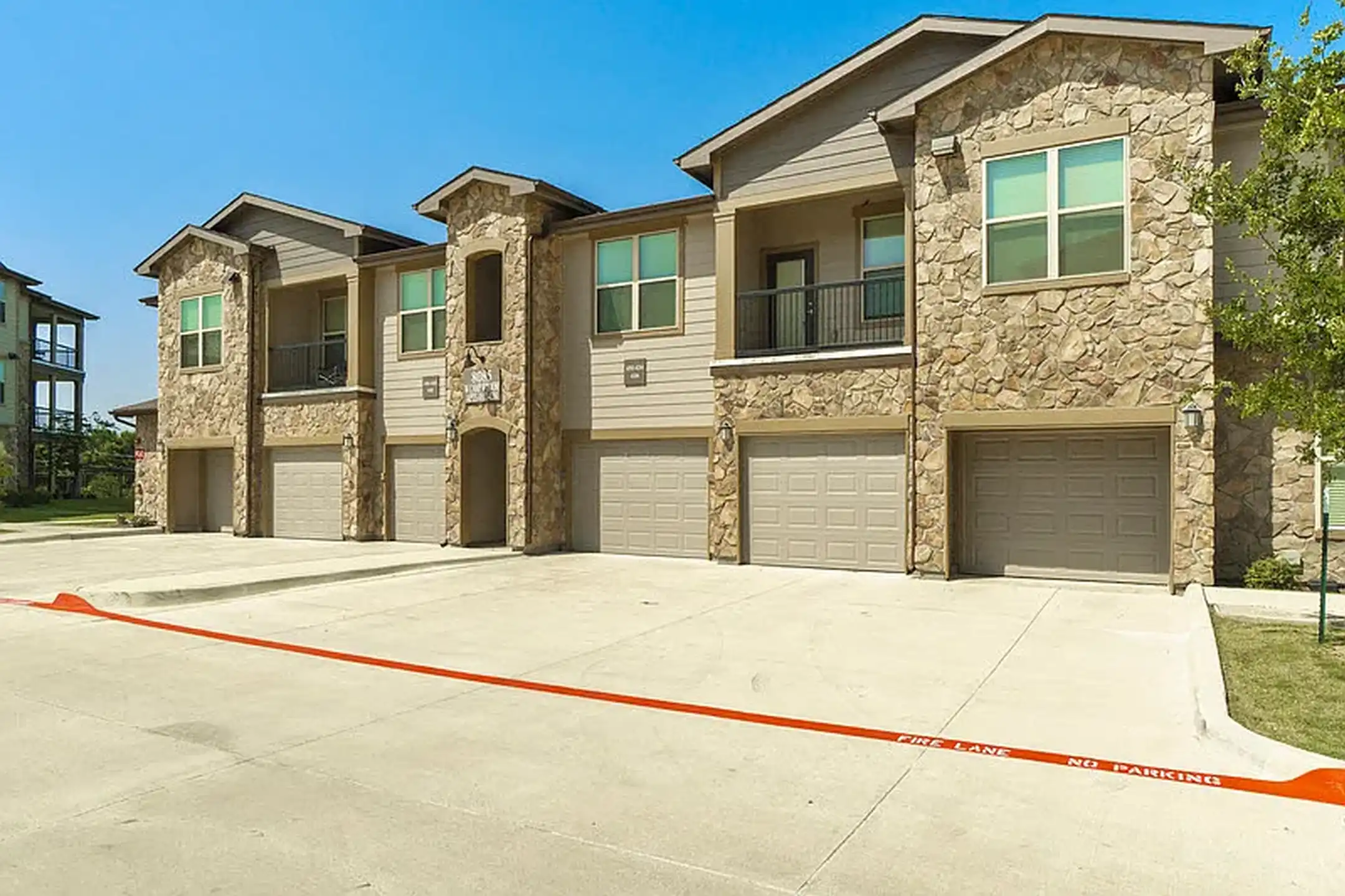 Eagle Crossing - Dallas, TX 75236 | ApartmentGuide.com