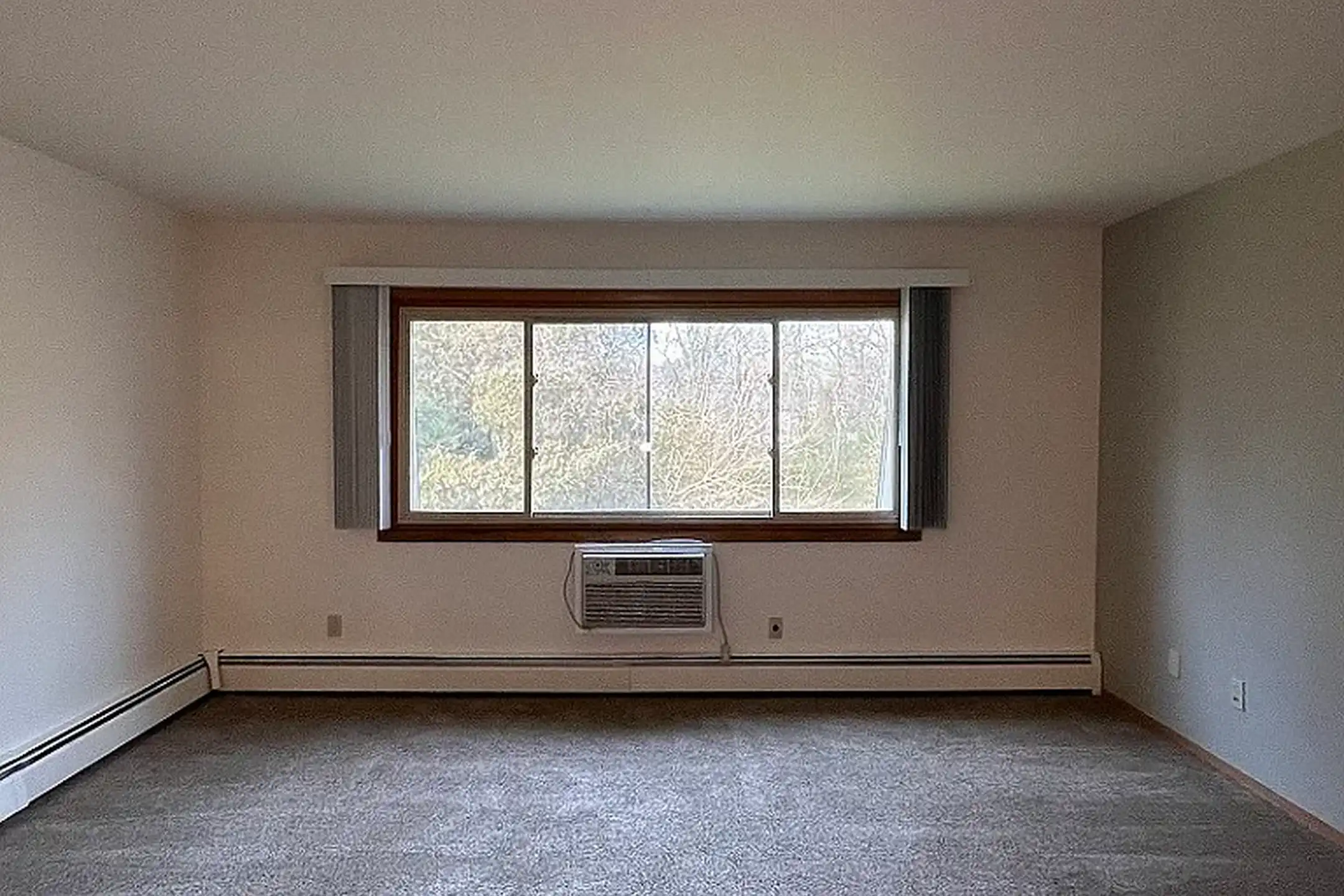 Ridge Manor Apartments - Hales Corners, WI 53130 | ApartmentGuide.com