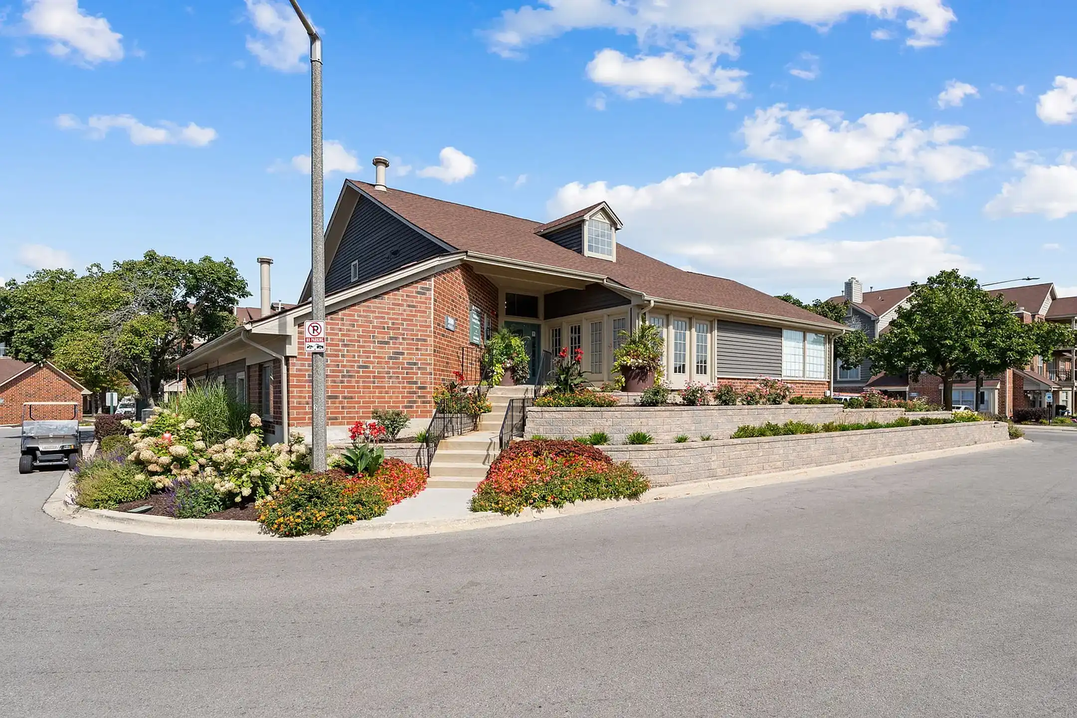 Green Trails Apartments - Lisle, IL 60532 | ApartmentGuide.com