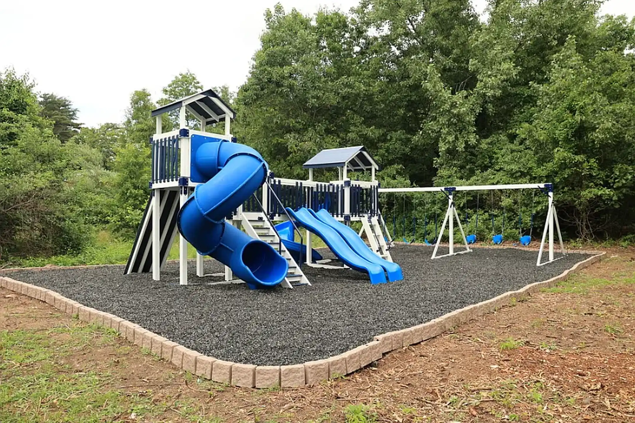 Pine Brook Terrace - Bristol, CT 06010 | ApartmentGuide.com