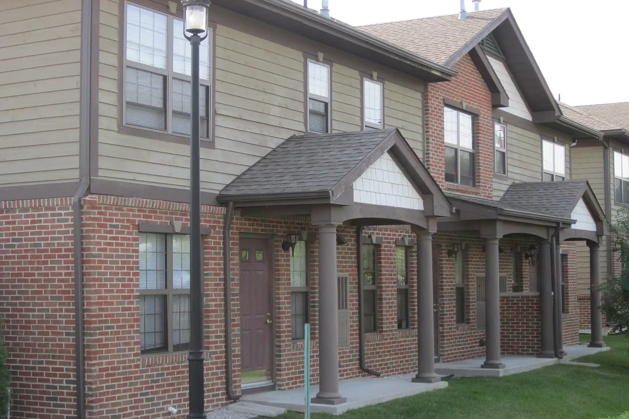 Rosewood Riverside - Flint, MI 48503 | ApartmentGuide.com