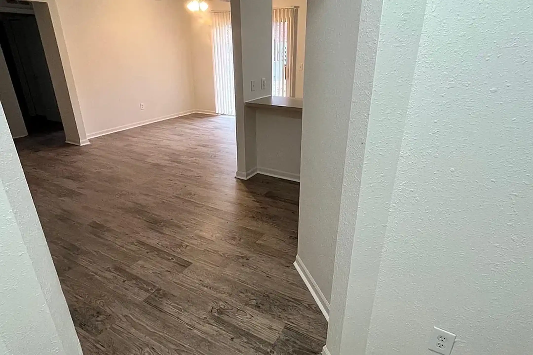 Vista Rose Apartments - Roseville, MI 48066 | ApartmentGuide.com