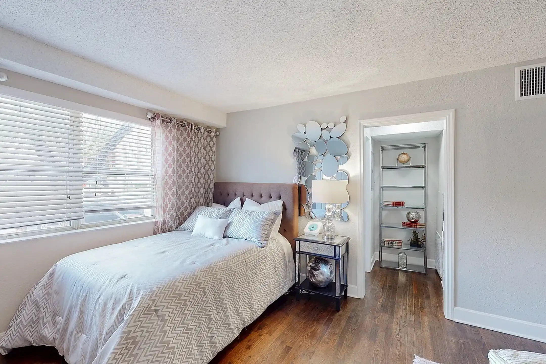 Infinity Plaza West - Kansas City, MO 64111 | ApartmentGuide.com