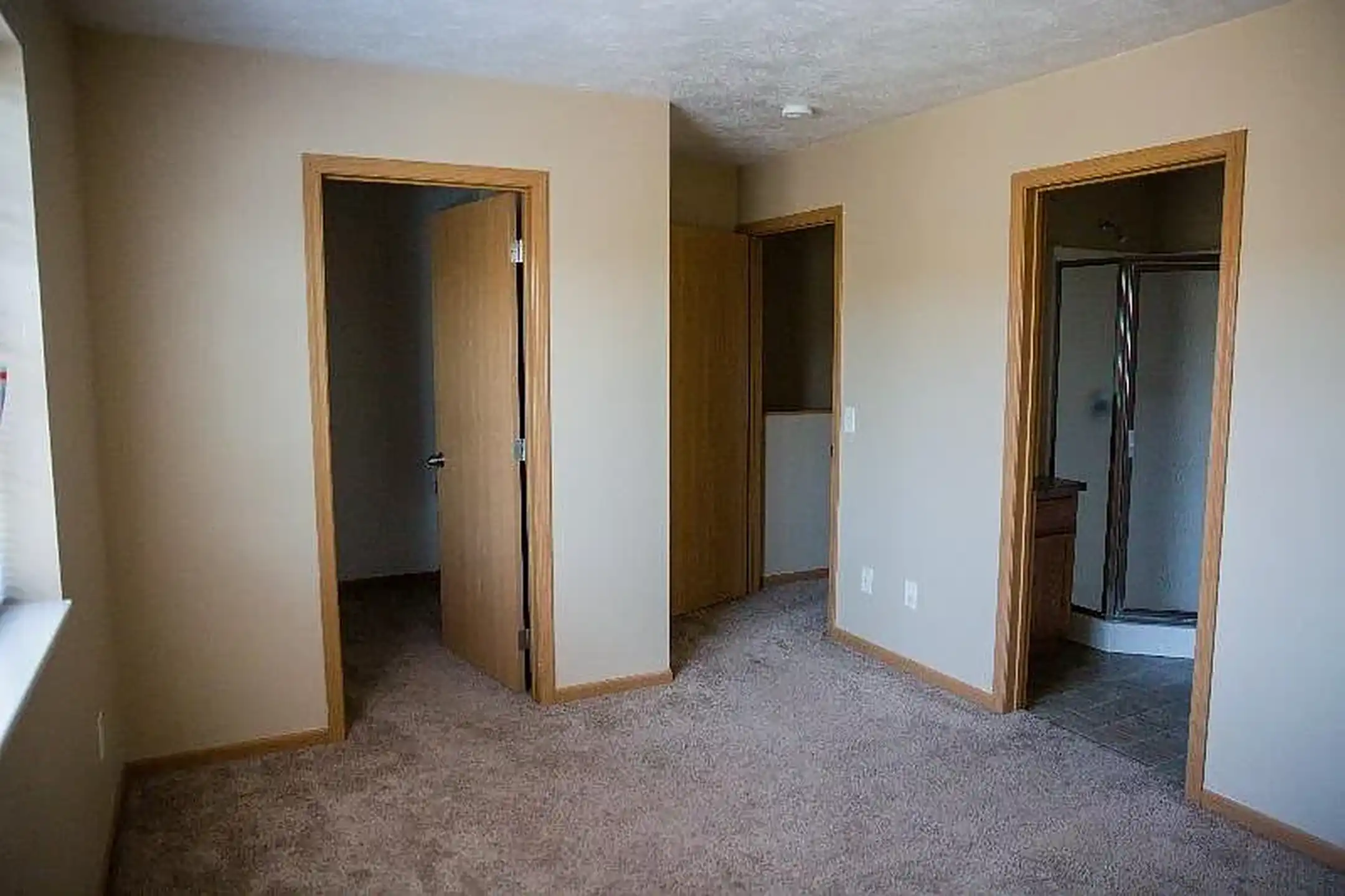 Williamsburg Townhomes - Sioux Falls, SD 57106 | ApartmentGuide.com