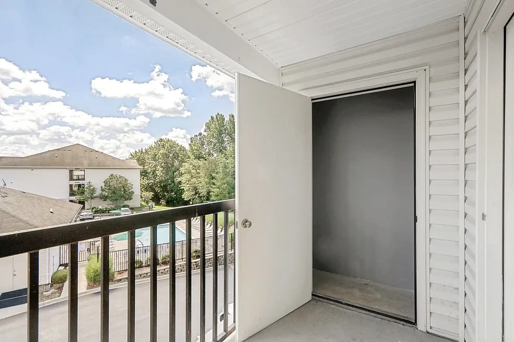 Maple Brook Apartments - Louisville, KY 40241 | ApartmentGuide.com