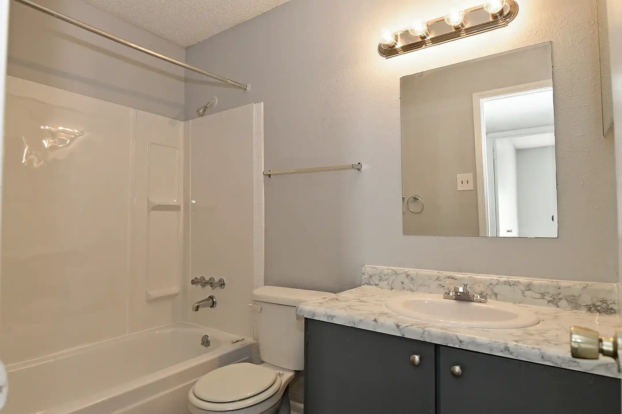 Regency at Raleigh - Memphis, TN 38128 | ApartmentGuide.com