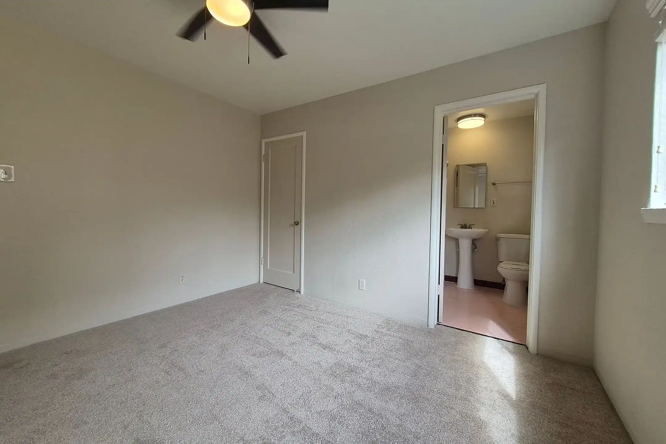 Fort Sutter Manor - Sacramento, CA 95816 | ApartmentGuide.com