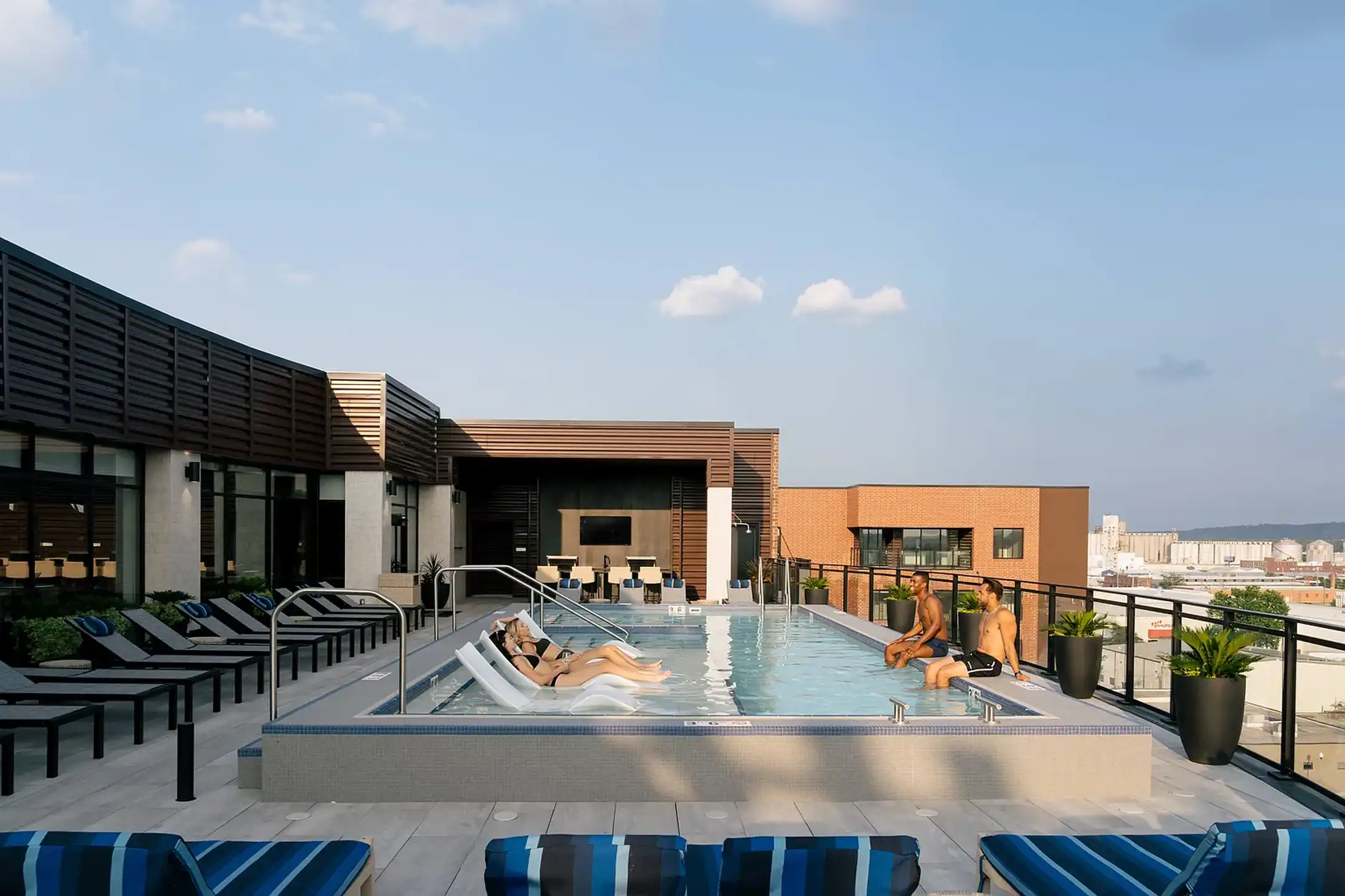 The OxBow - North Kansas City, MO 64116 | ApartmentGuide.com