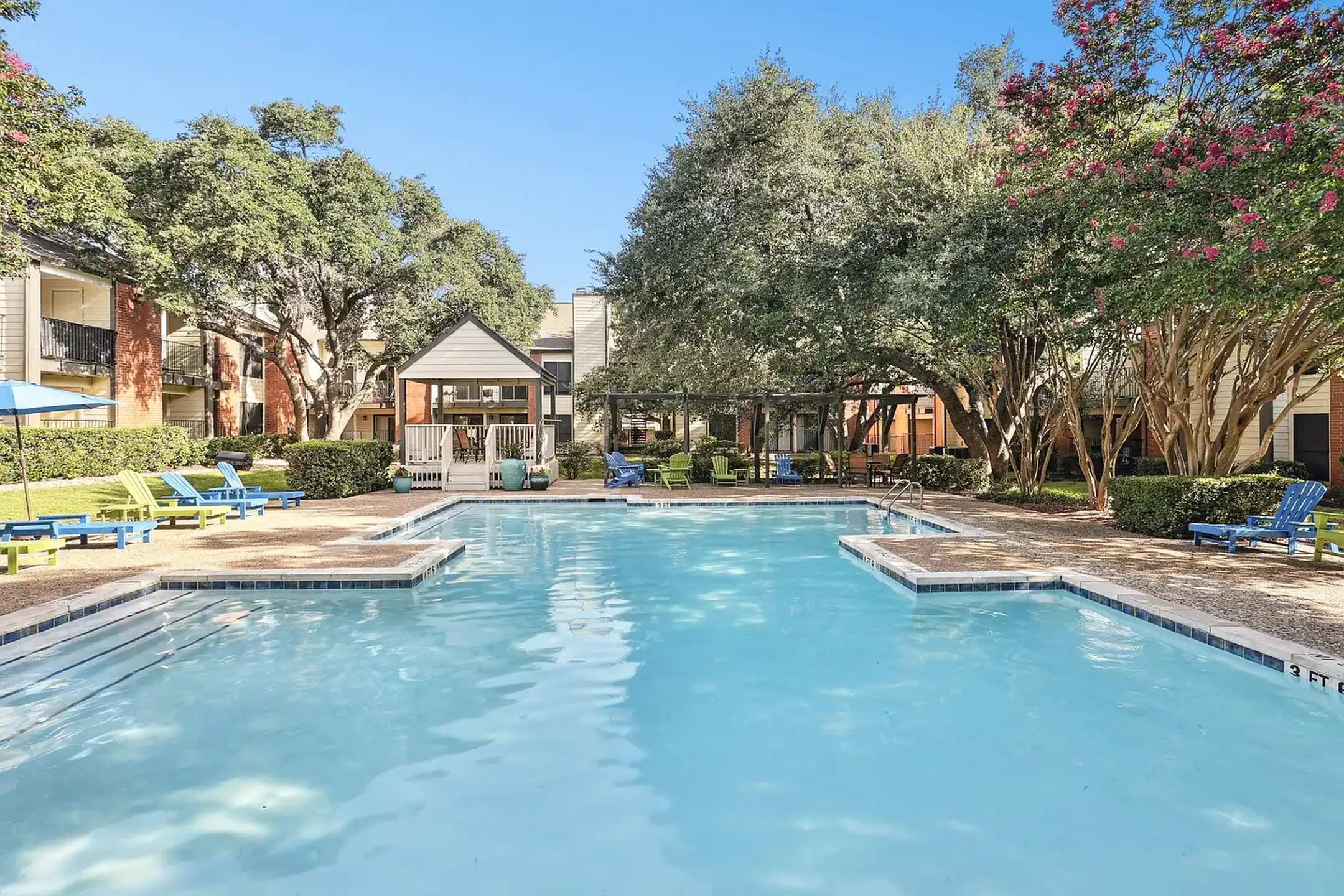 Hunters Chase - Austin, TX 78729 | ApartmentGuide.com