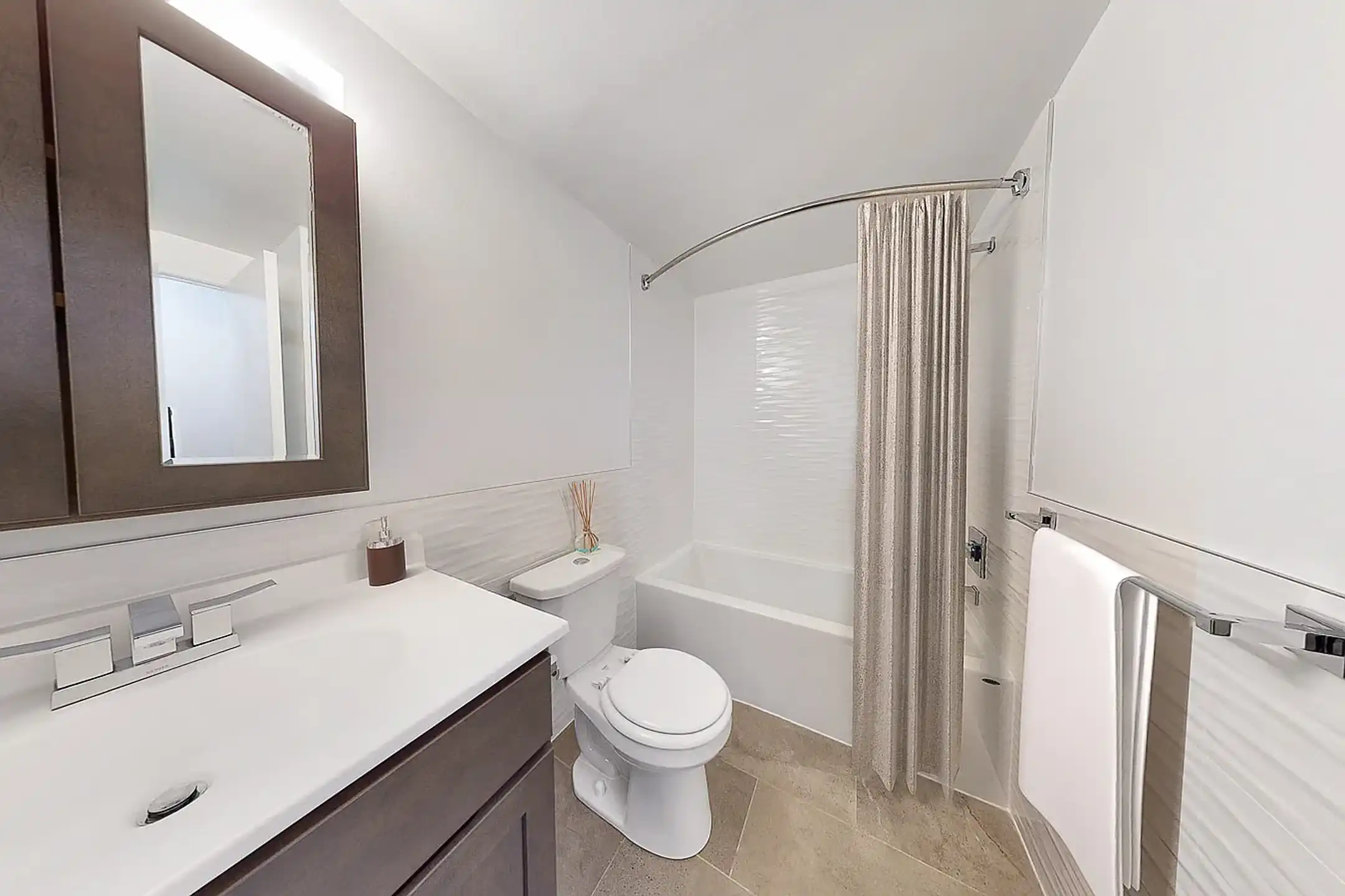 Middletown Trace Apartments - Langhorne, PA 19047 | ApartmentGuide.com