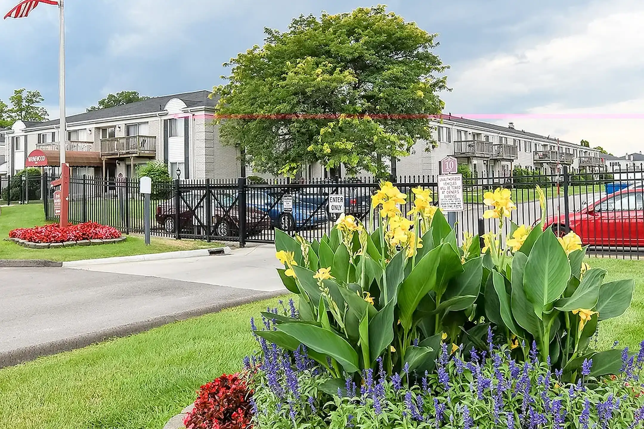 Waynewood Apartments - Westland, MI 48185 | ApartmentGuide.com