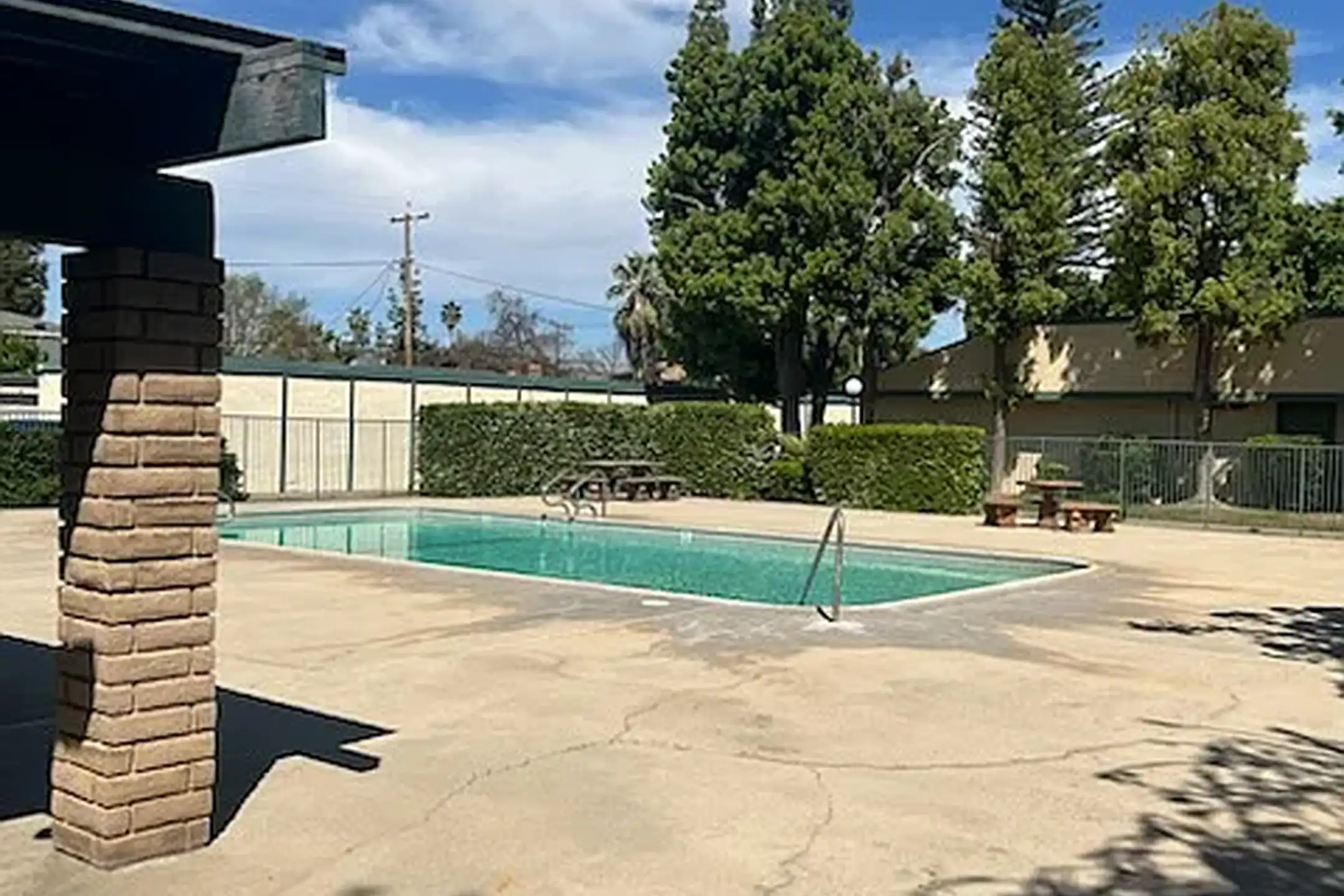 Bullard Garden Apartments - Fresno, CA 93710 | ApartmentGuide.com