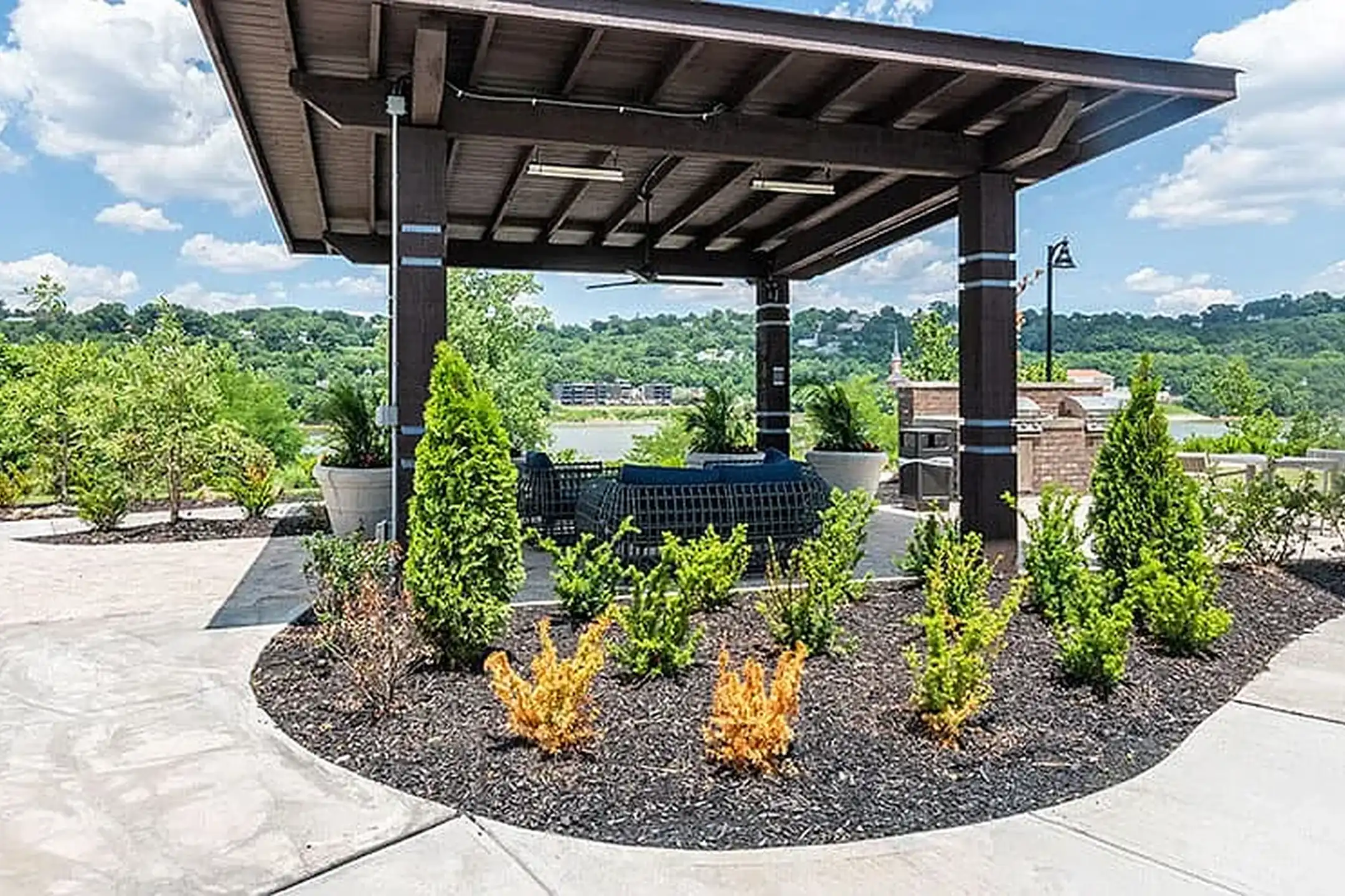 The Manhattan on the River Apartments - Dayton, KY 41074 ...