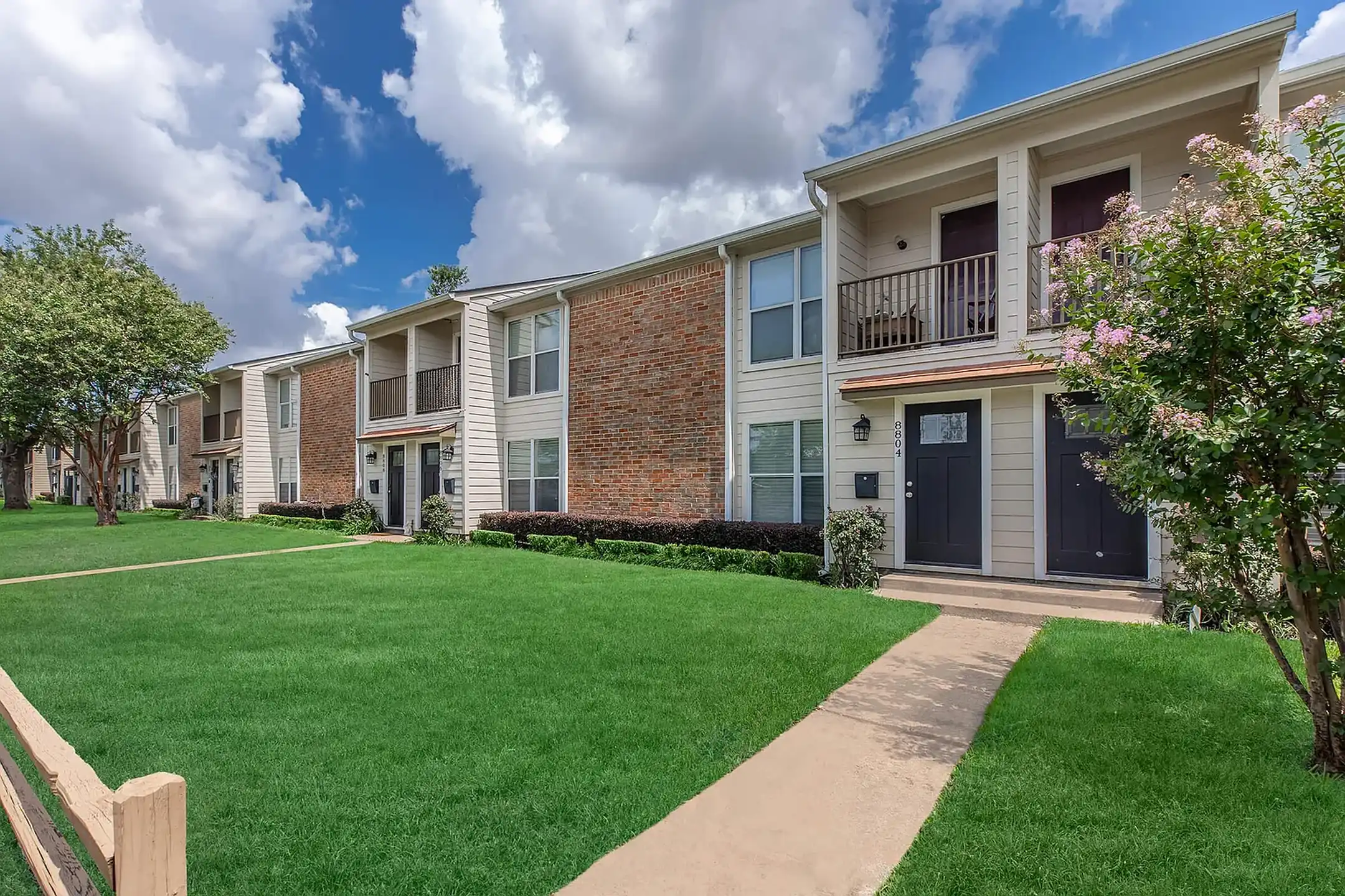 Kempwood Place Townhomes - Houston, TX 77080 | ApartmentGuide.com