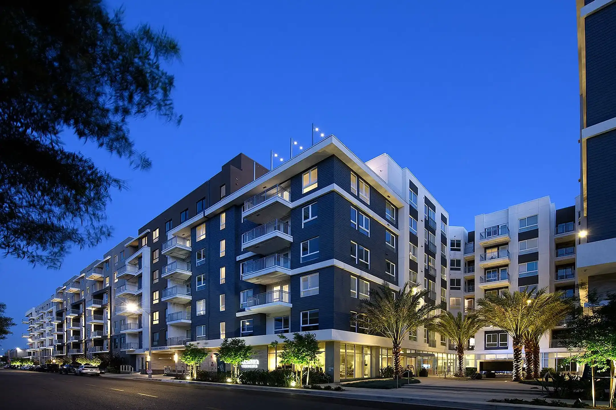 Bell Warner Center - Canoga Park, CA 91303 | ApartmentGuide.com