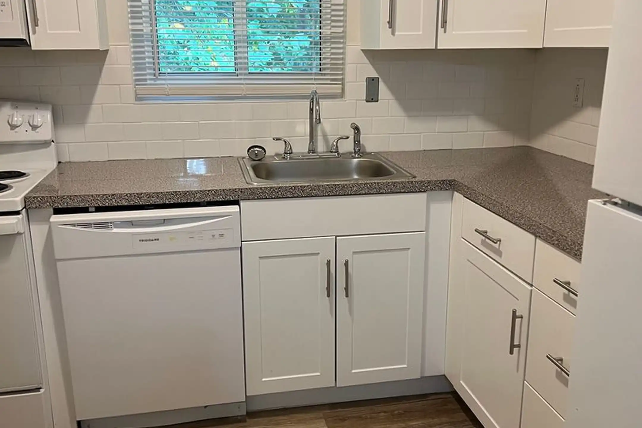 700 Cherry Tree Rd unit 00 - J-12 - Aston, PA 19014 | ApartmentGuide.com