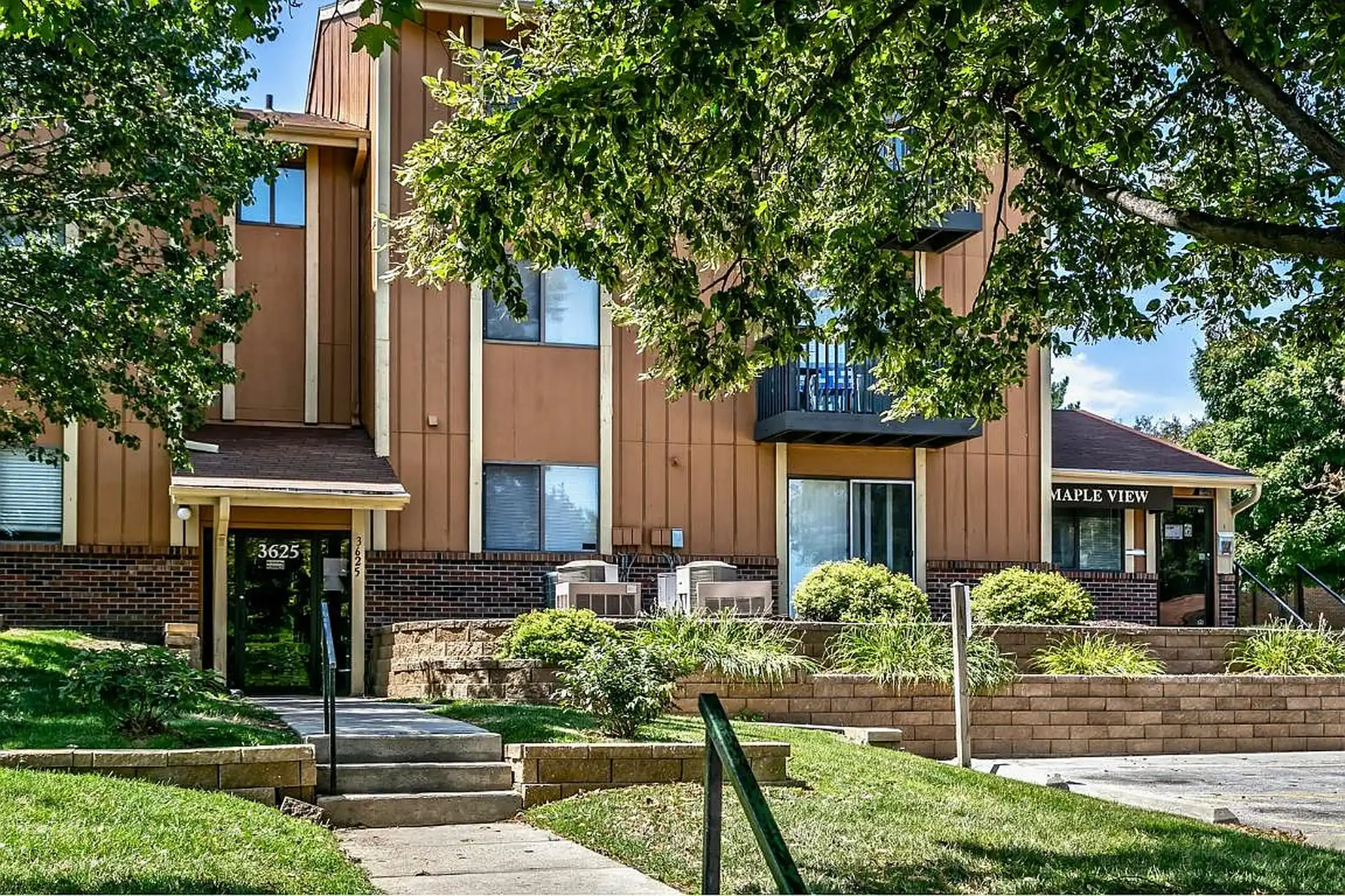 Maple View Apartments - Omaha, NE 68134 | ApartmentGuide.com