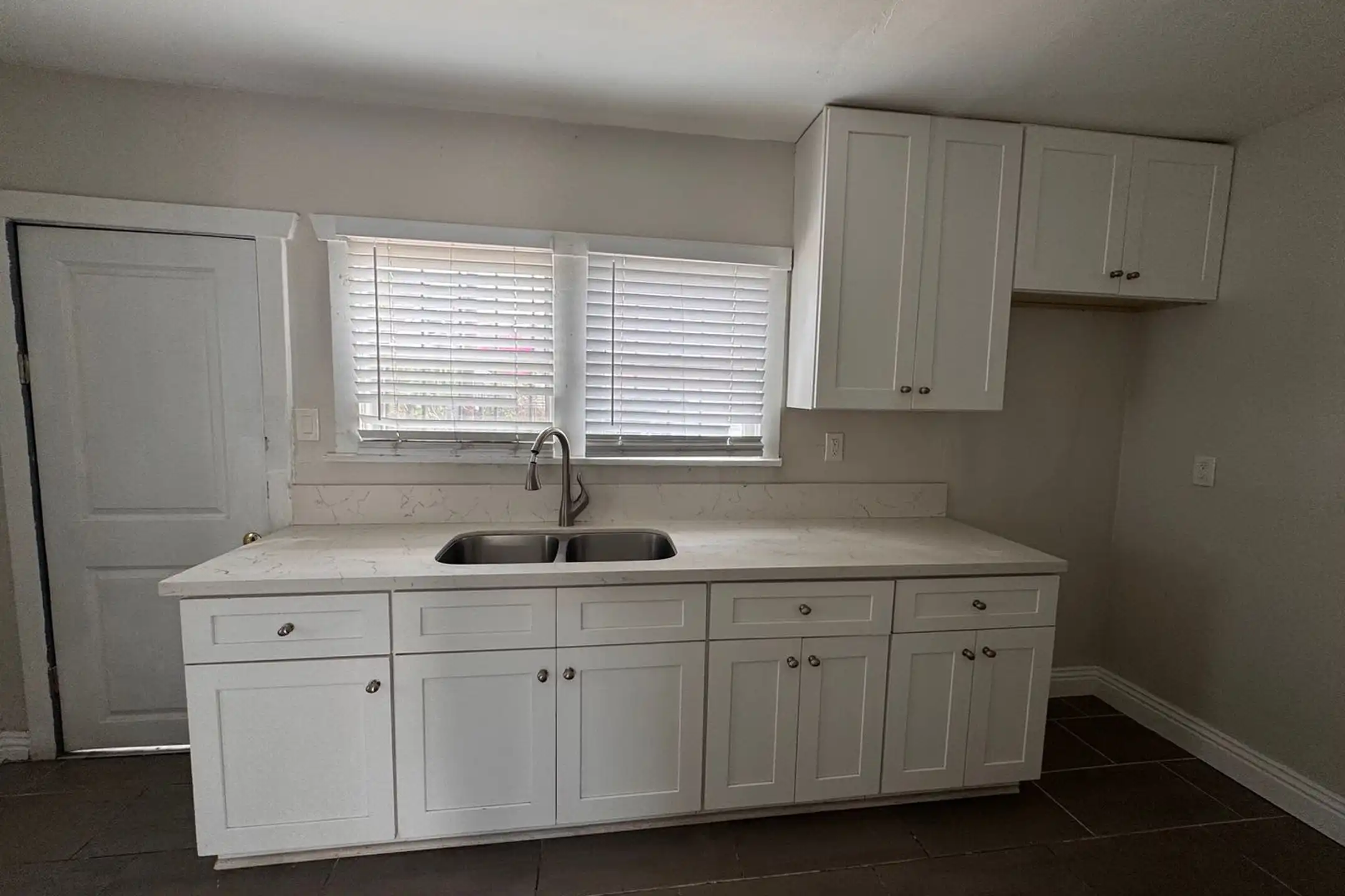 4216 Woodlawn Ave unit 4216 1/2 - Los Angeles, CA 90011 ...