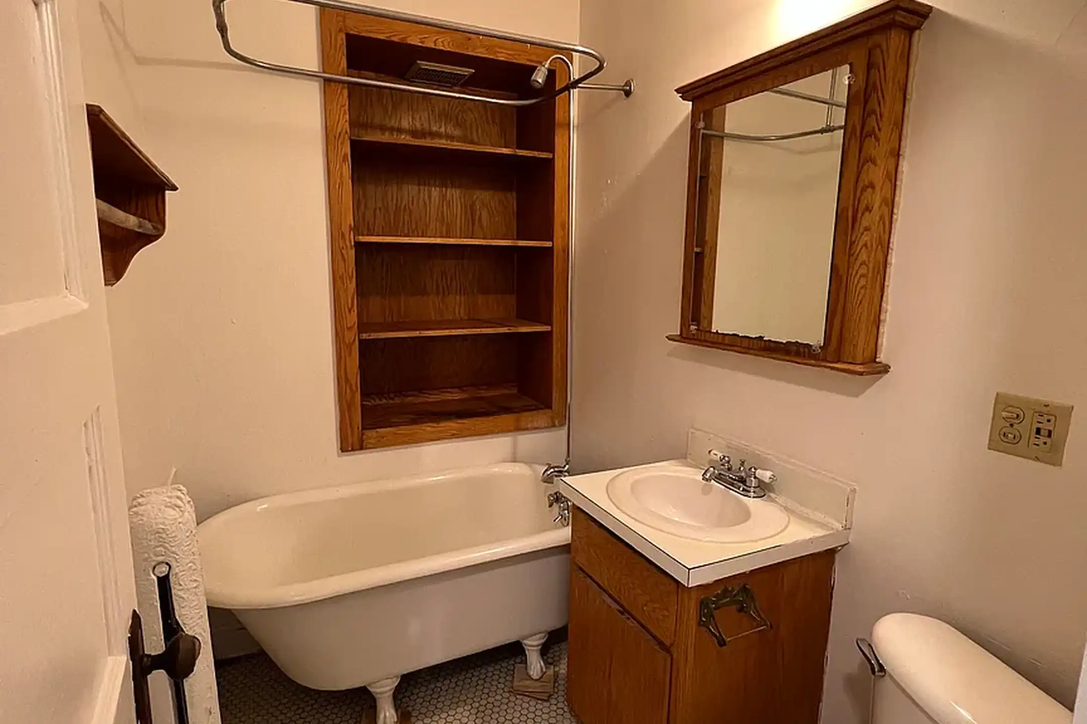 Stevens Square Apartments - Minneapolis, MN 55403 | ApartmentGuide.com