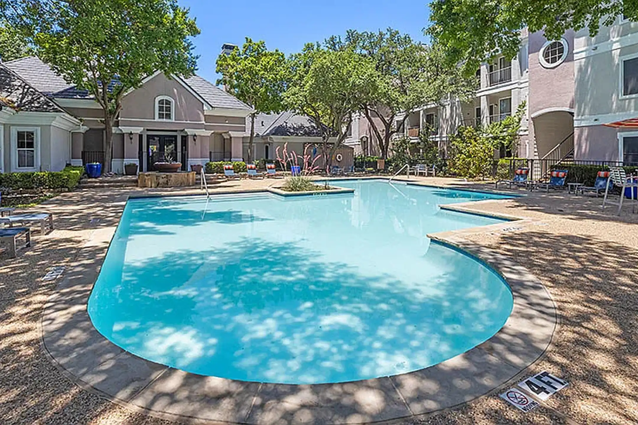 Atera Apartments - Dallas, TX 75219 | ApartmentGuide.com