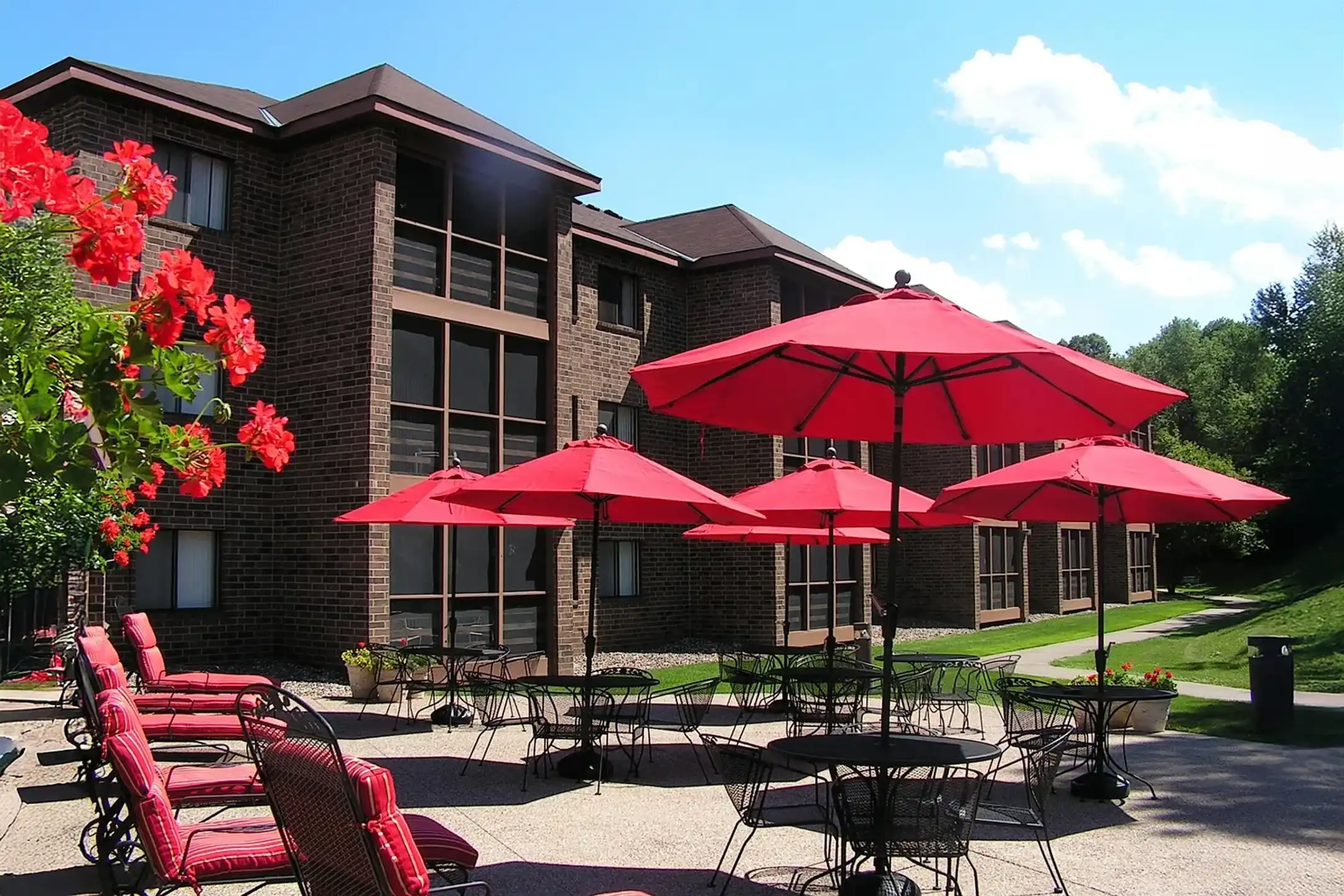 Poplar Bridge - Bloomington, MN 55437 | ApartmentGuide.com