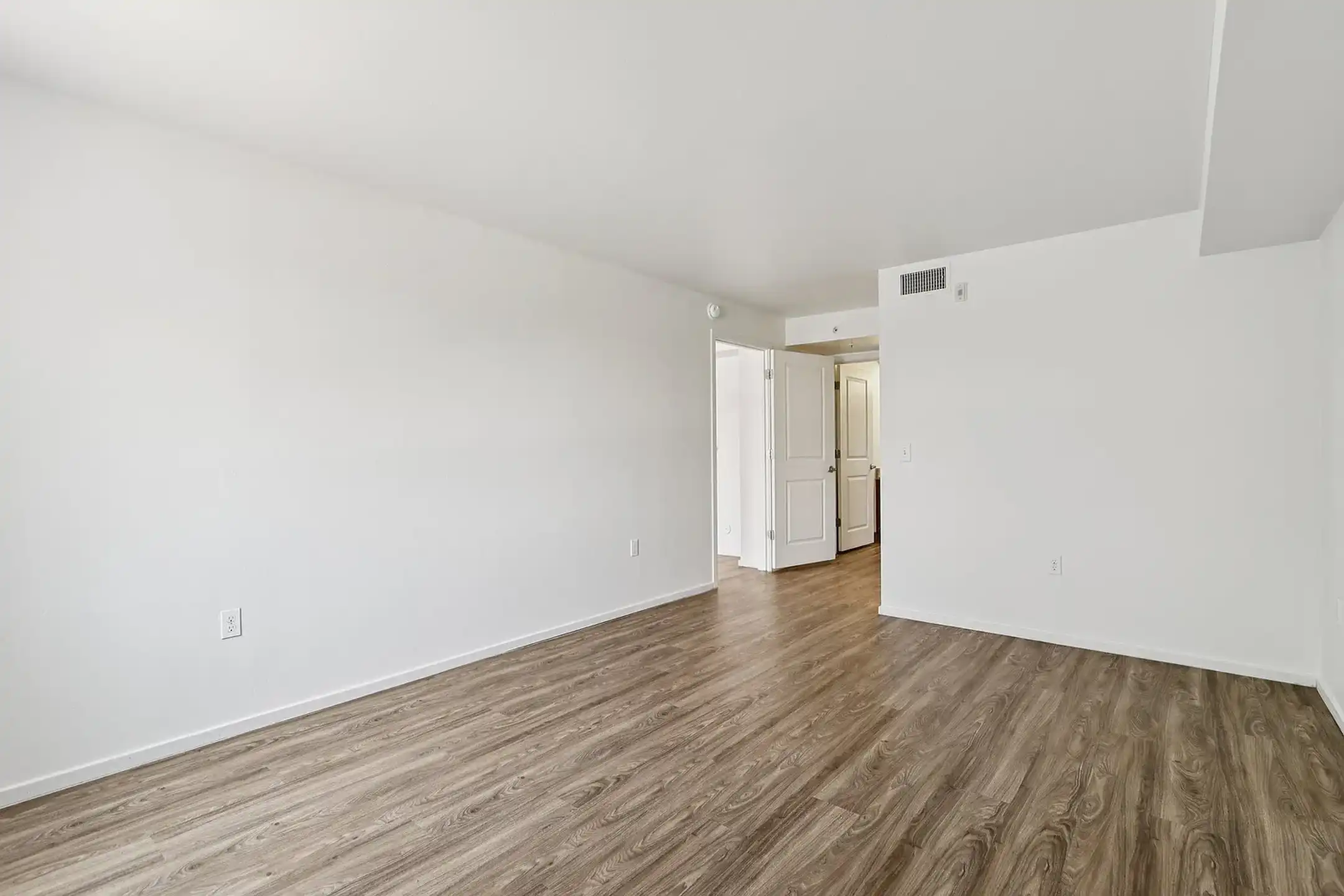 Lofts@ 10 - Phoenix, AZ 85006 | ApartmentGuide.com