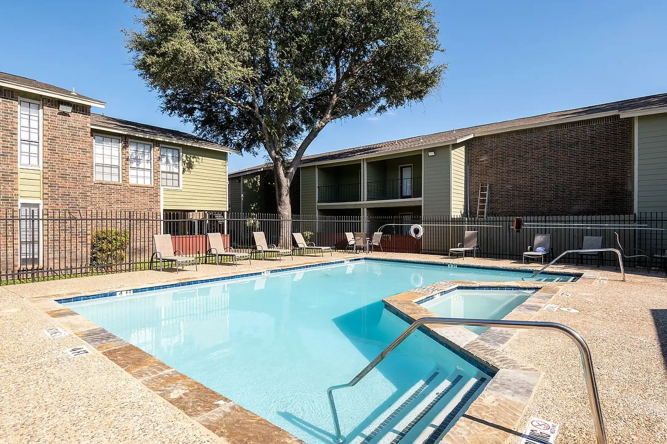 La Prada Place Apartments - Dallas, TX 75228 | ApartmentGuide.com