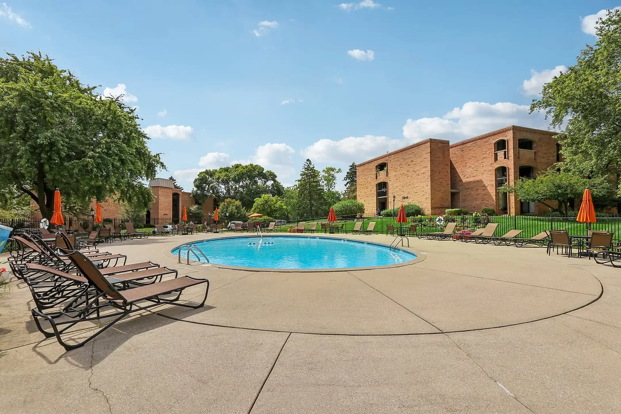 Serafino Square Luxury Apartments - Wauwatosa, WI 53226 ...