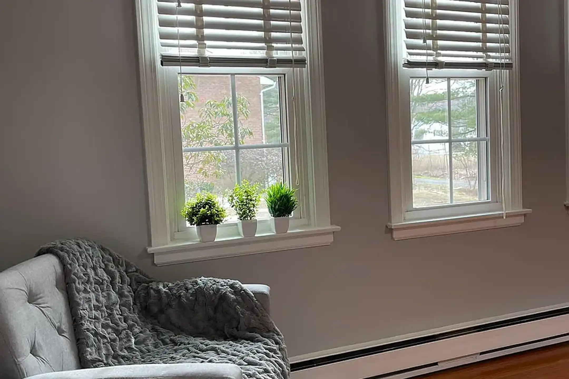 Suffield West Apartments - Suffield, CT 06078 | ApartmentGuide.com