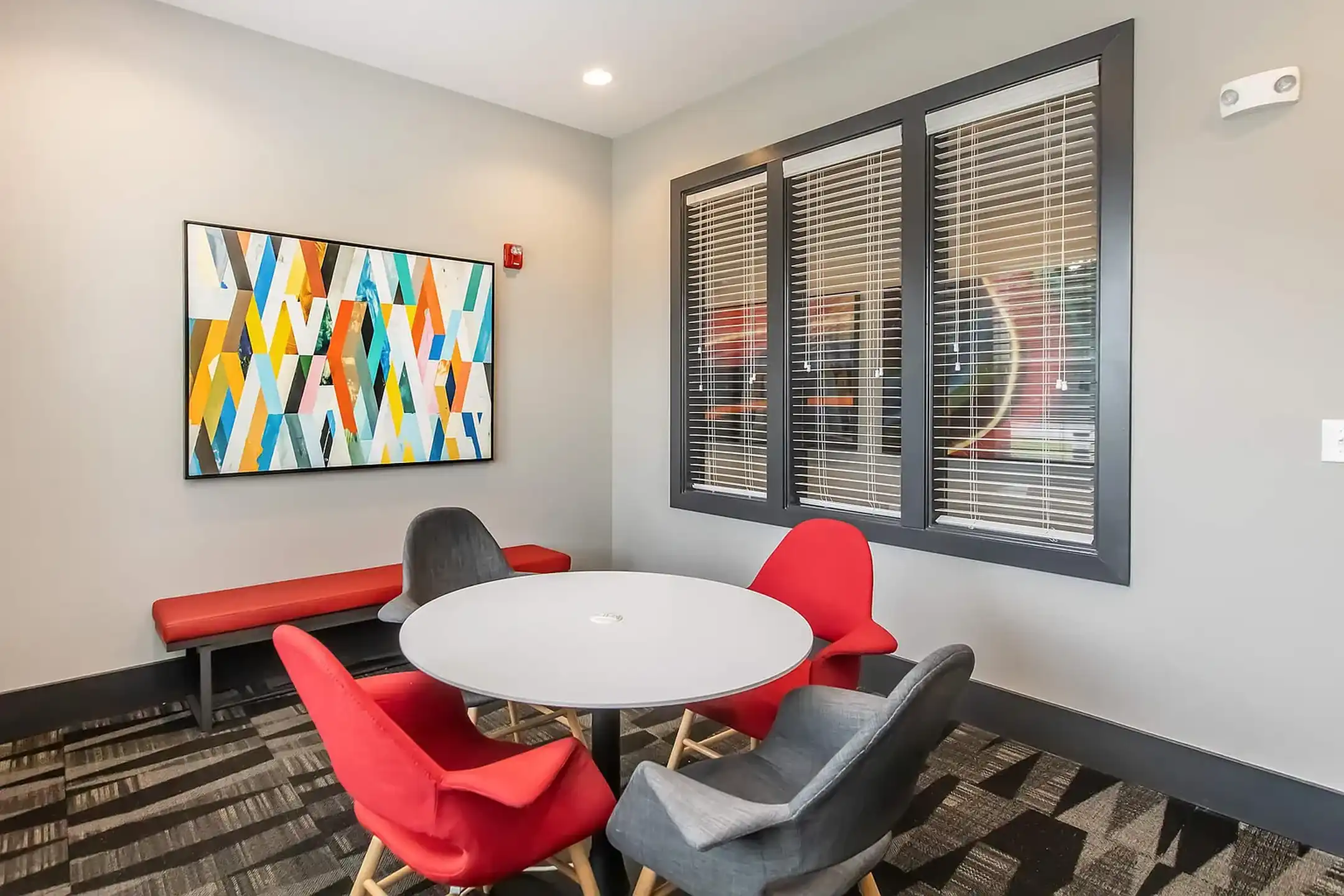 Foxridge Apartment Homes - Blacksburg, VA 24060 | ApartmentGuide.com