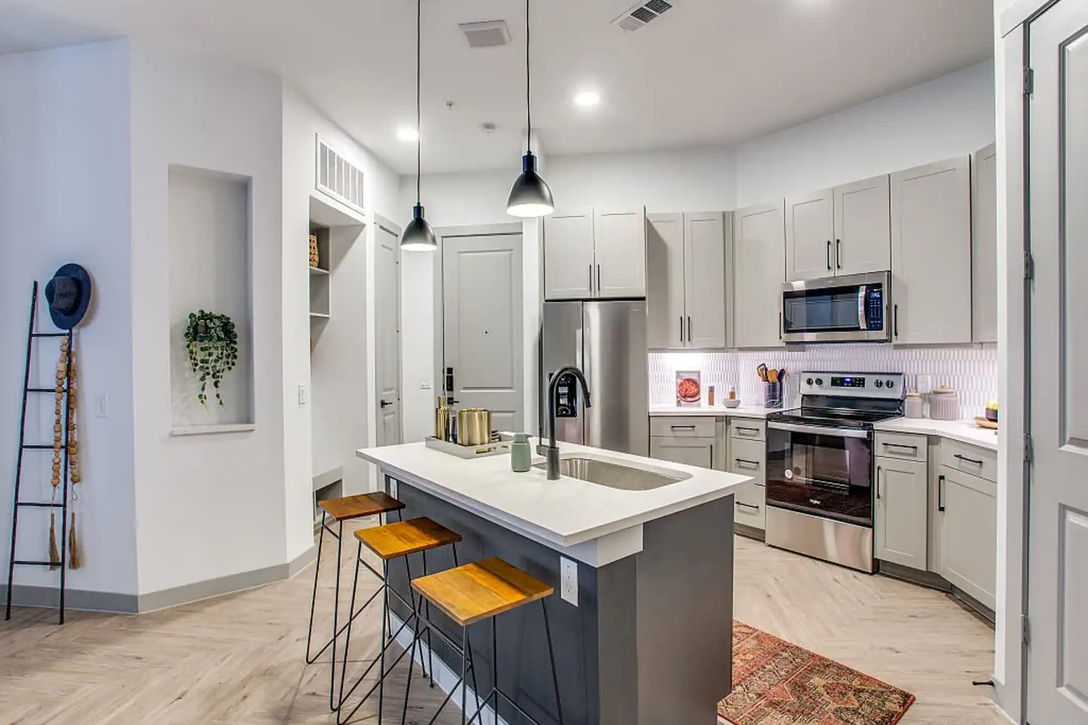 Ramble & Rose Apartments - Fort Worth, TX 76104 | ApartmentGuide.com