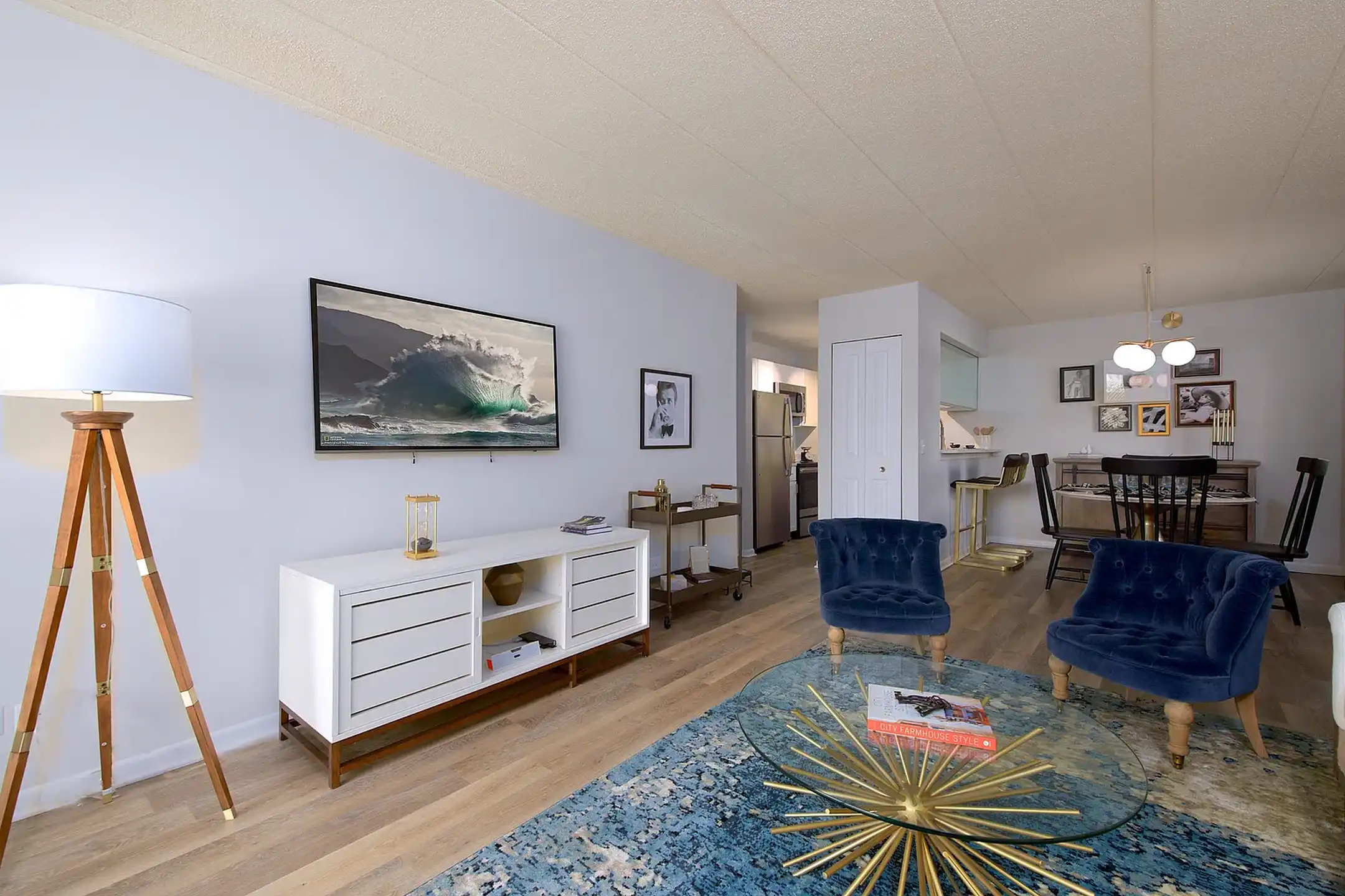 Residences at Lakeside - Lombard, IL 60148 | ApartmentGuide.com
