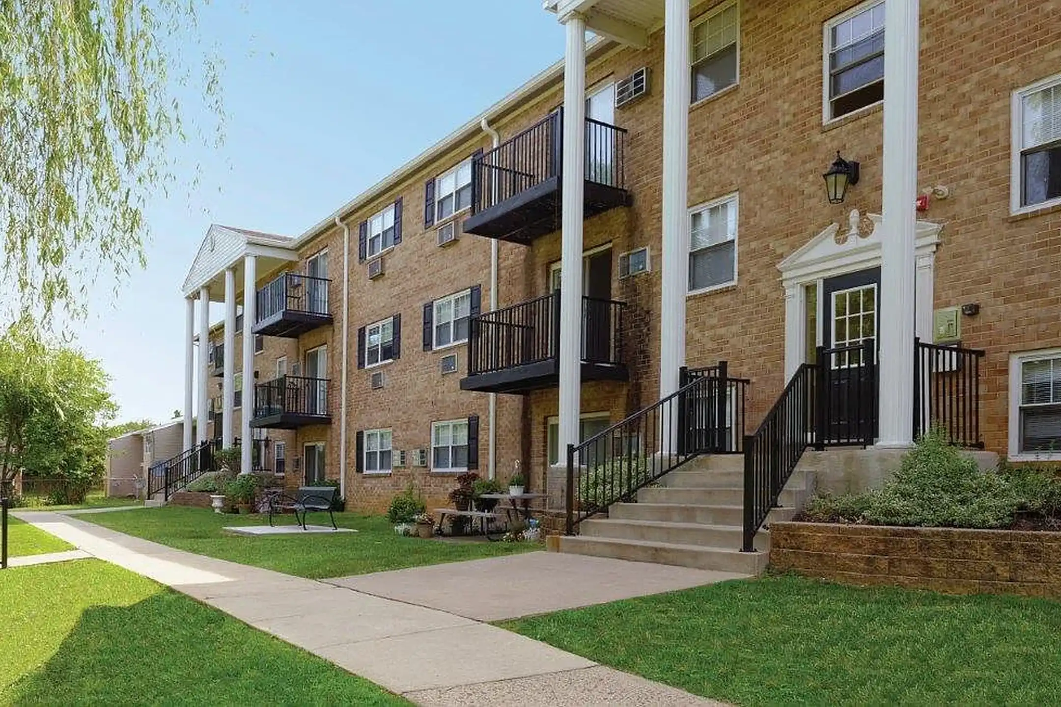 Hill Brook Place Apartment Homes - Bensalem, PA 19020 | ApartmentGuide.com