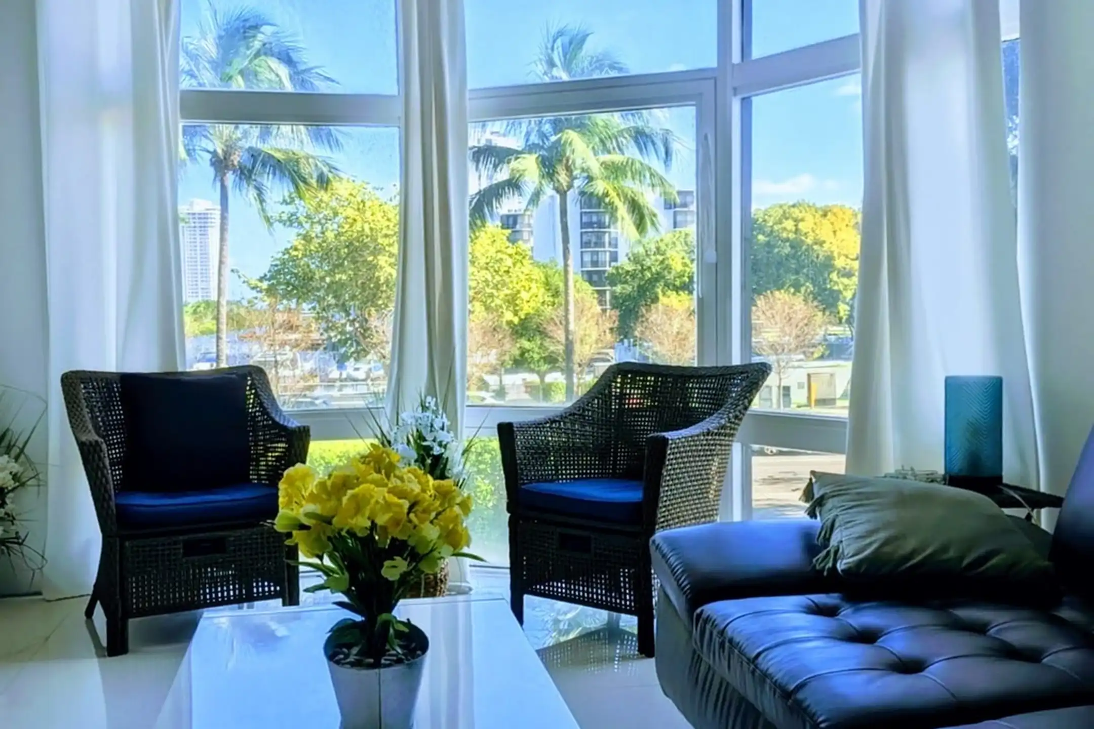 3375 N Country Club Dr - Miami, FL 33180 | ApartmentGuide.com