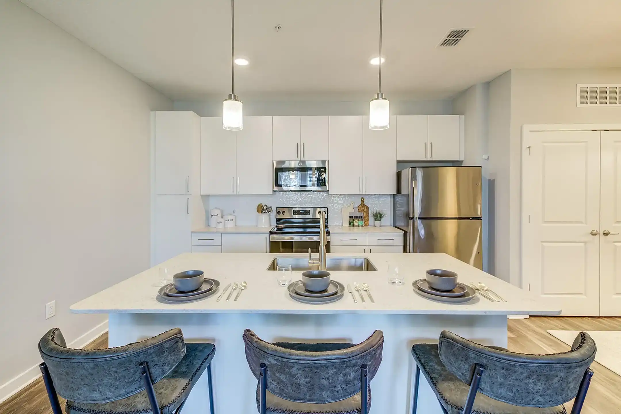 Eden Ruby Lake - Orlando, FL 32836 | ApartmentGuide.com