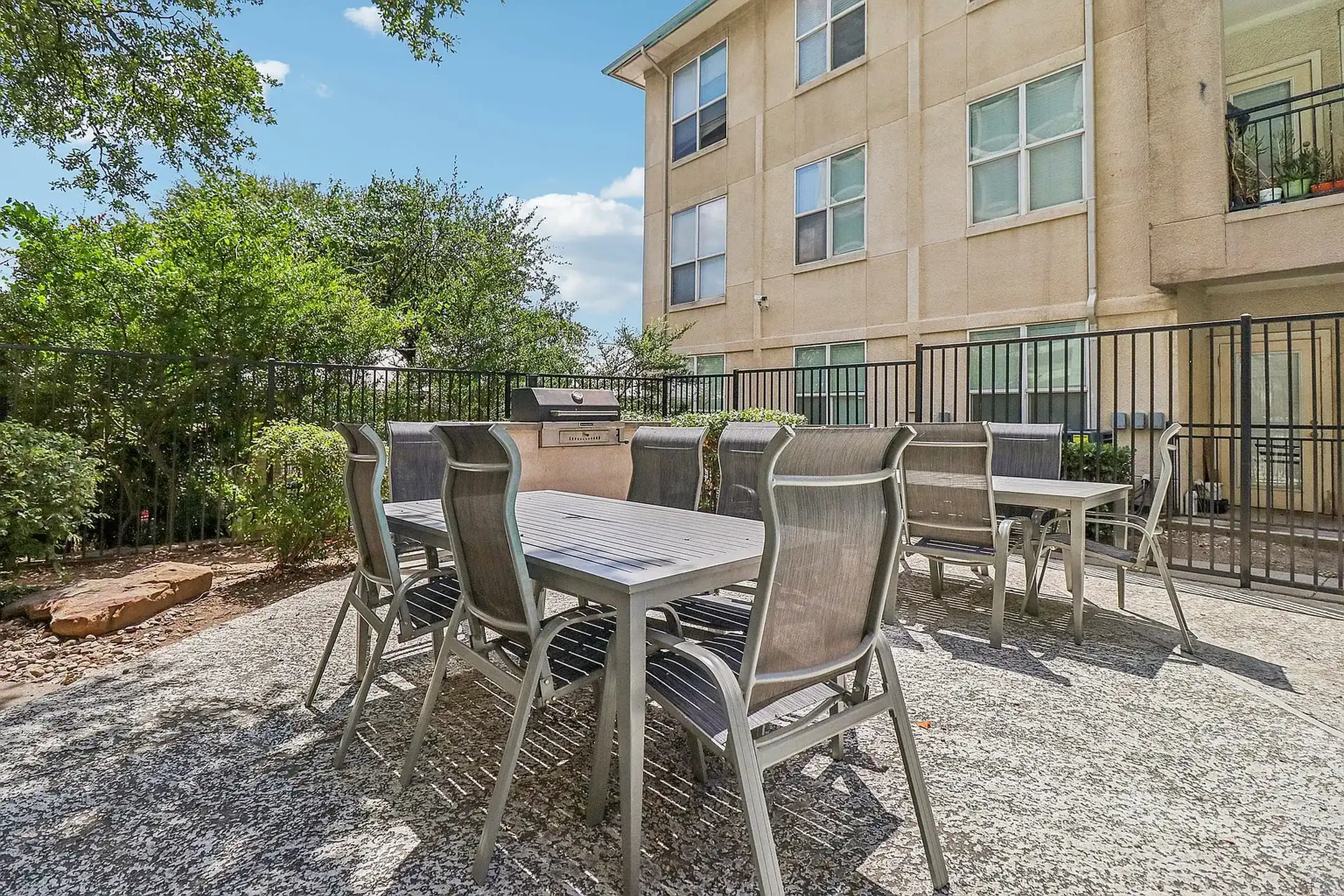 Providence Mockingbird - Dallas, TX 75235 | ApartmentGuide.com