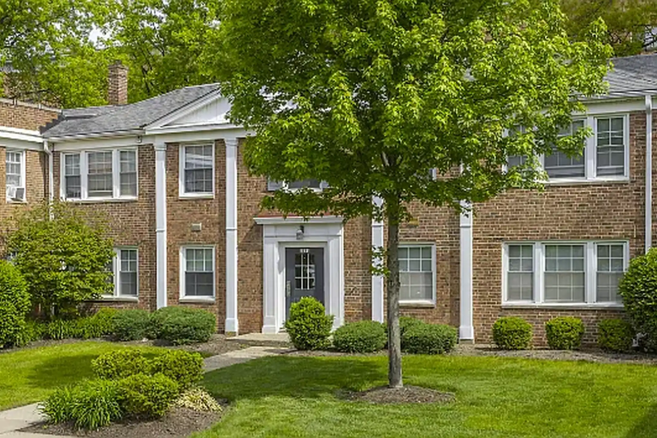 Shaker Crossing - Shaker Heights, OH 44122 | ApartmentGuide.com